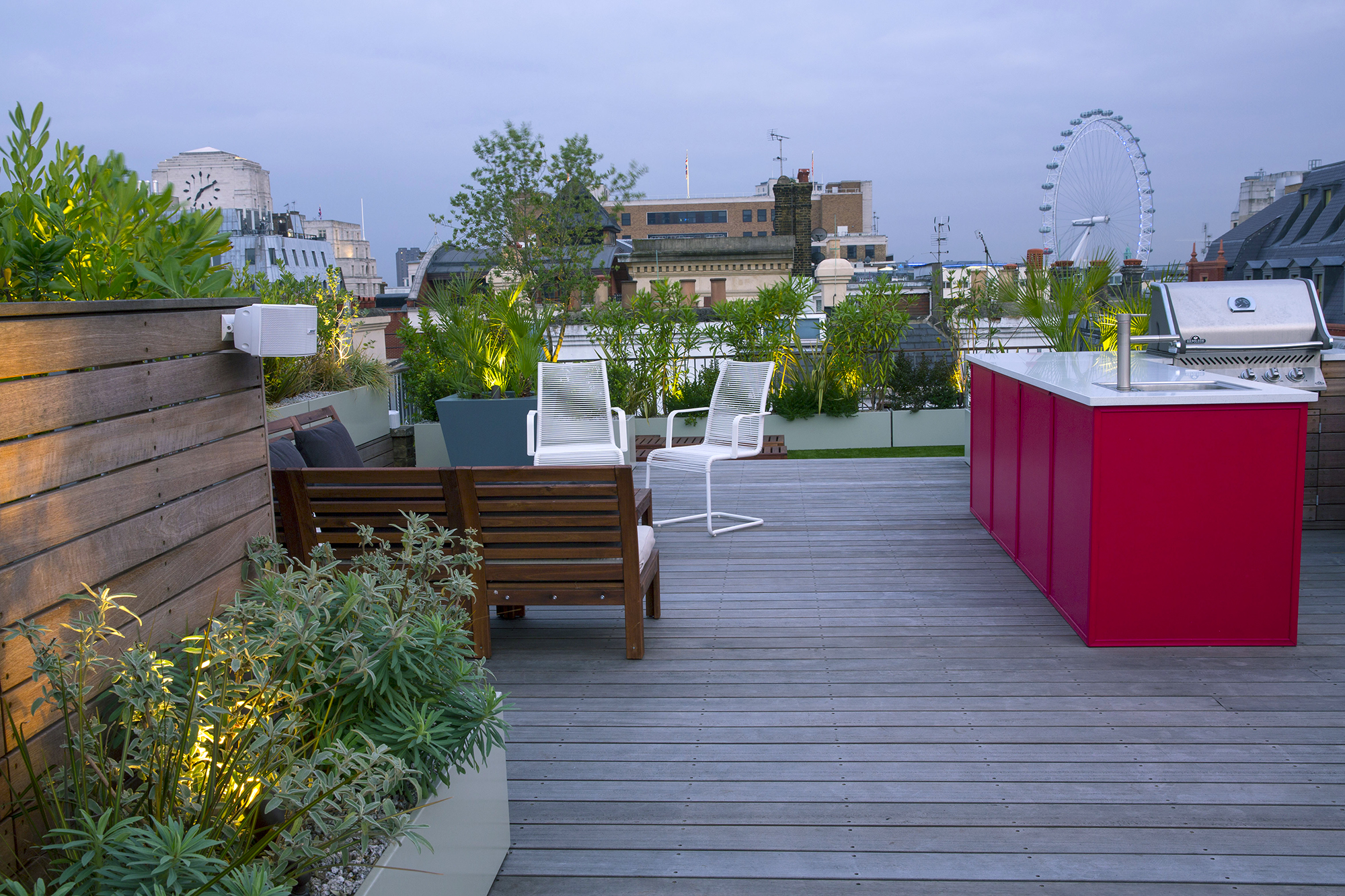 Strand Roof Garden: Landmarks, Outdoor Kitchen & Mediterranean Verdure ...