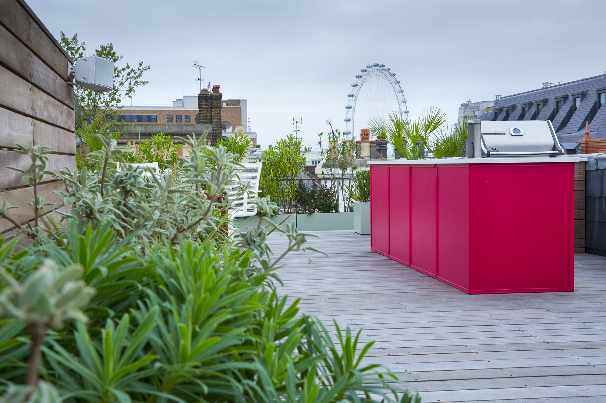 Strand Roof Garden: Landmarks, Outdoor Kitchen & Mediterranean Verdure ...