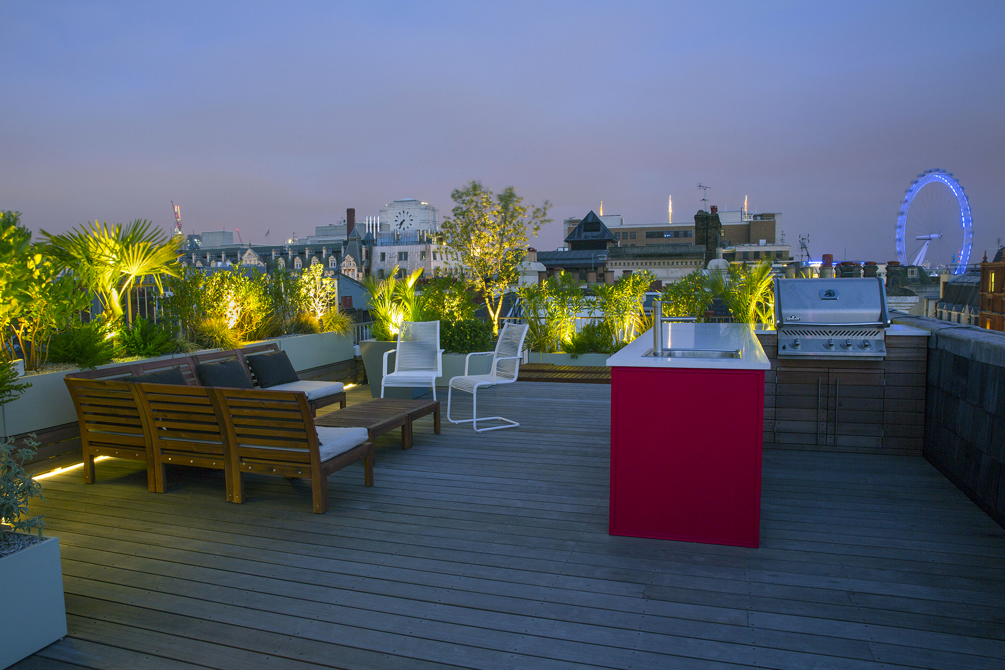 Strand Roof Garden: Landmarks, Outdoor Kitchen & Mediterranean Verdure ...