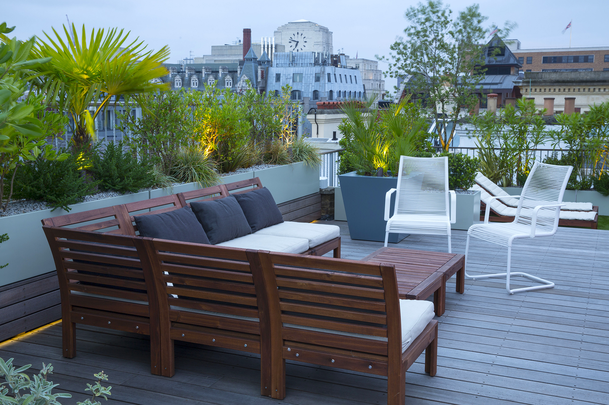 Strand Roof Garden: Landmarks, Outdoor Kitchen & Mediterranean Verdure ...