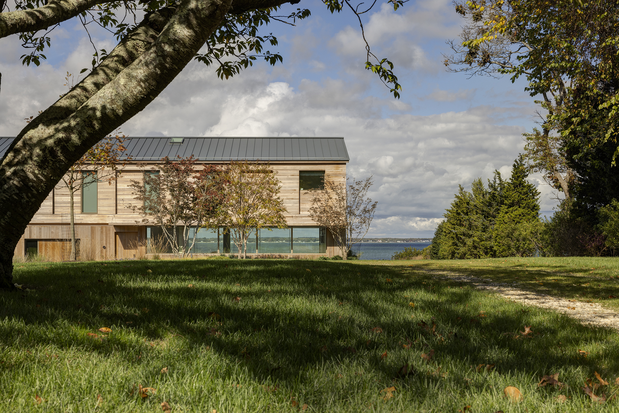 High Bluff House by Mapos - Architizer