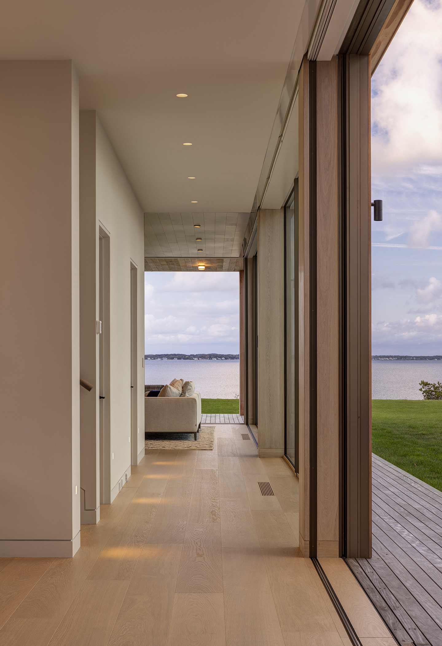 High Bluff House by Mapos - Architizer