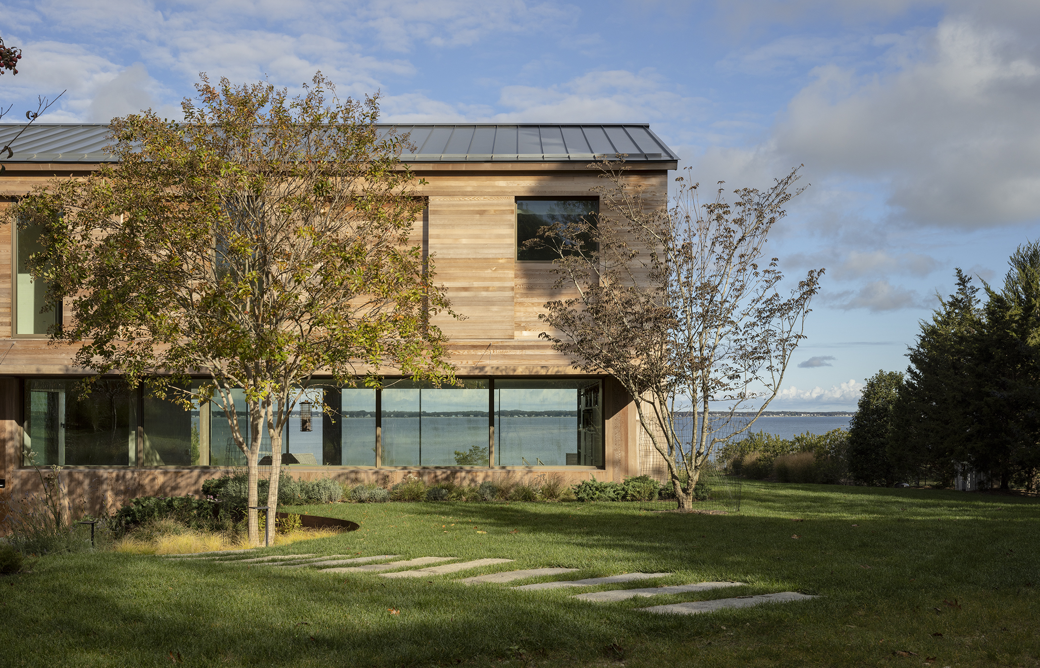 High Bluff House by Mapos - Architizer