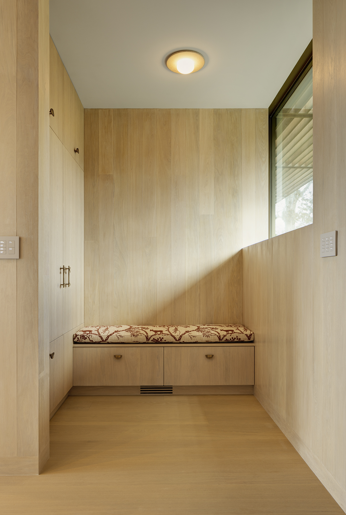 High Bluff House by Mapos - Architizer
