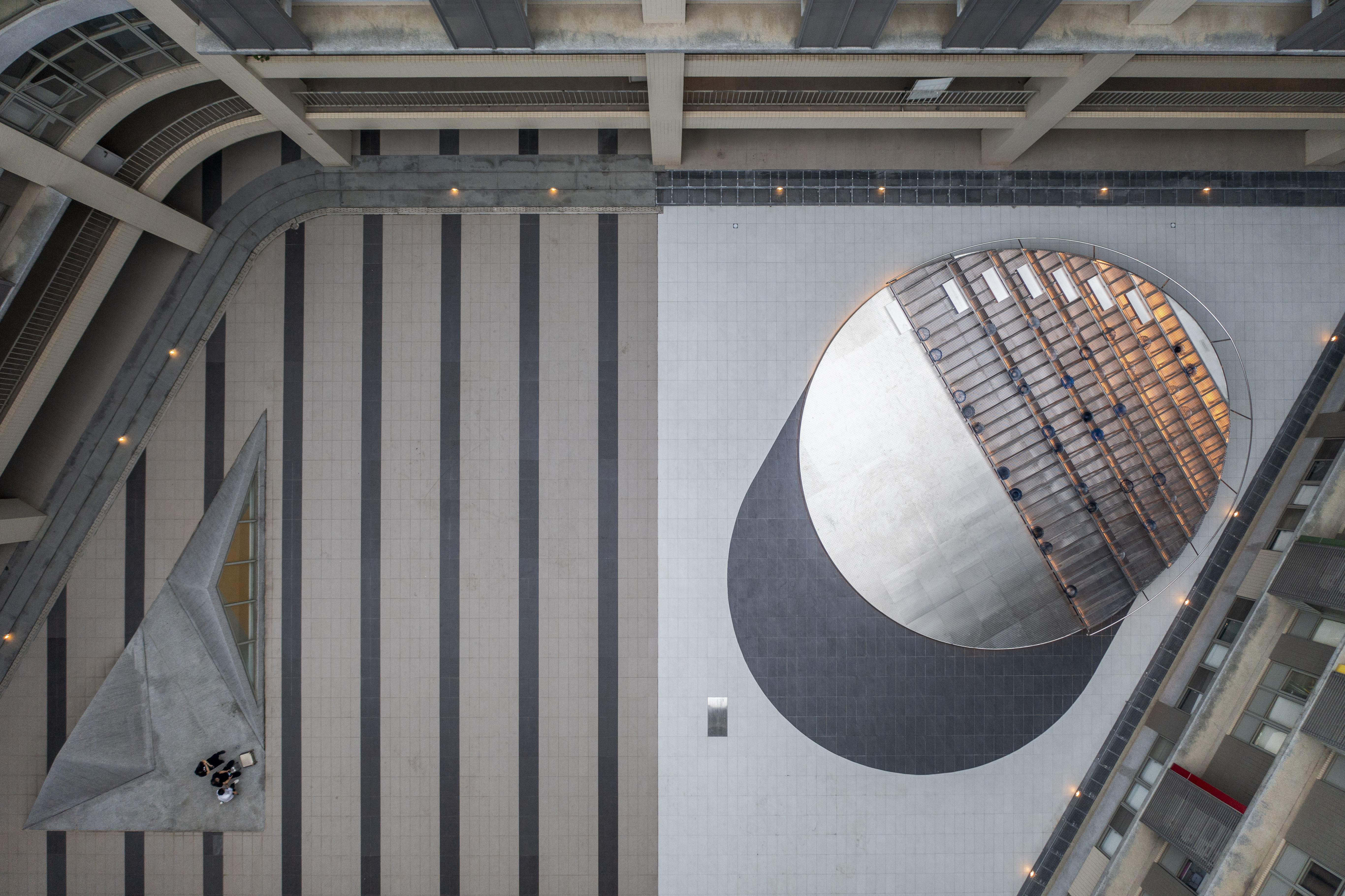 Dr. Yen-Son (Paul) Huang Memorial Courtyard by JC. Architecture ...