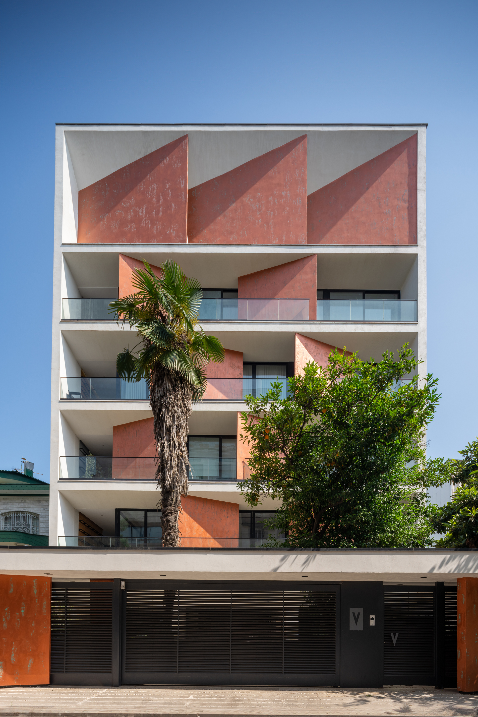146 Residential Building by PRAGMATICA ARCHITECTURAL DESIGN STUDIO ...