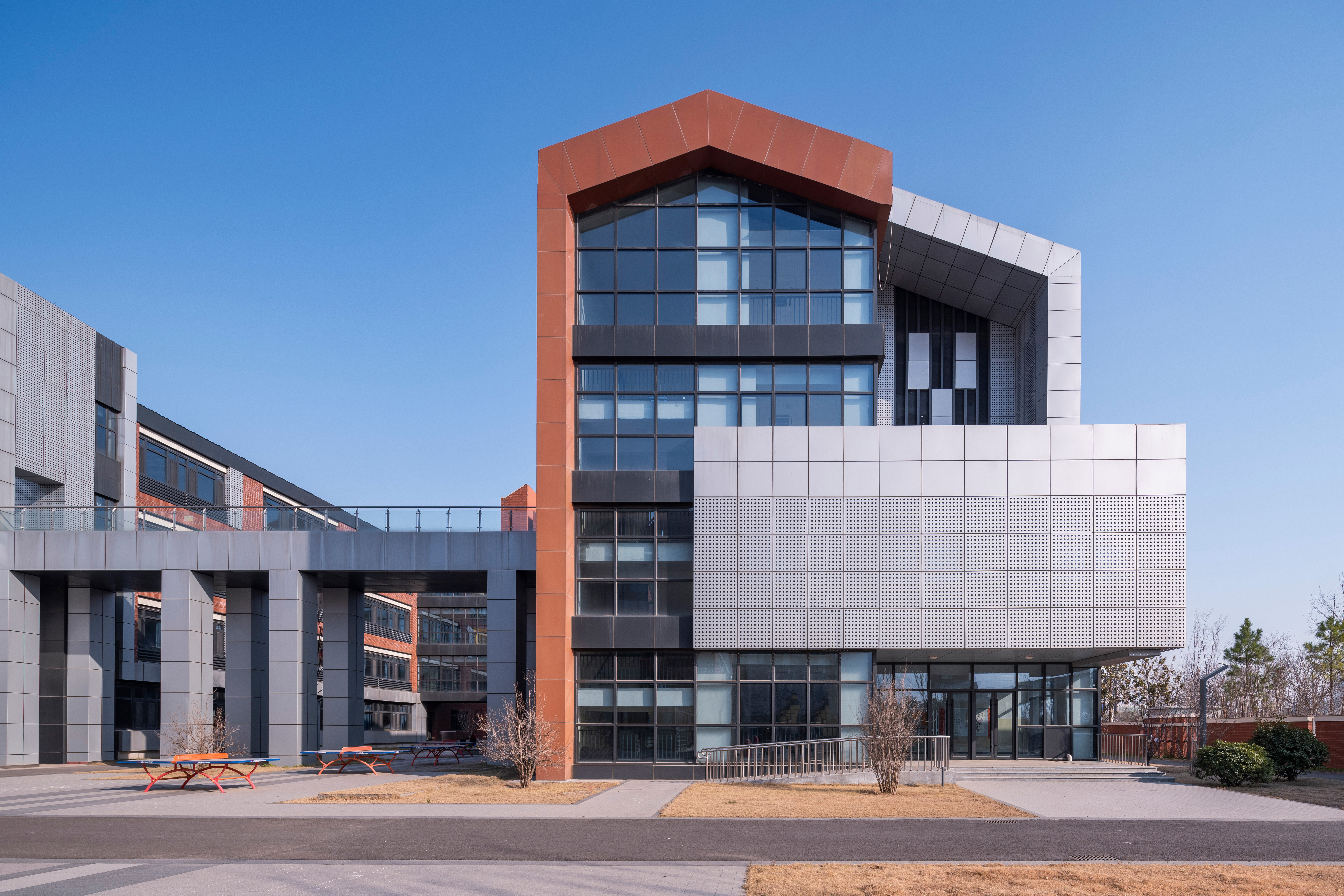 Tsinghua University High School-Zhengzhou School by Architectural ...