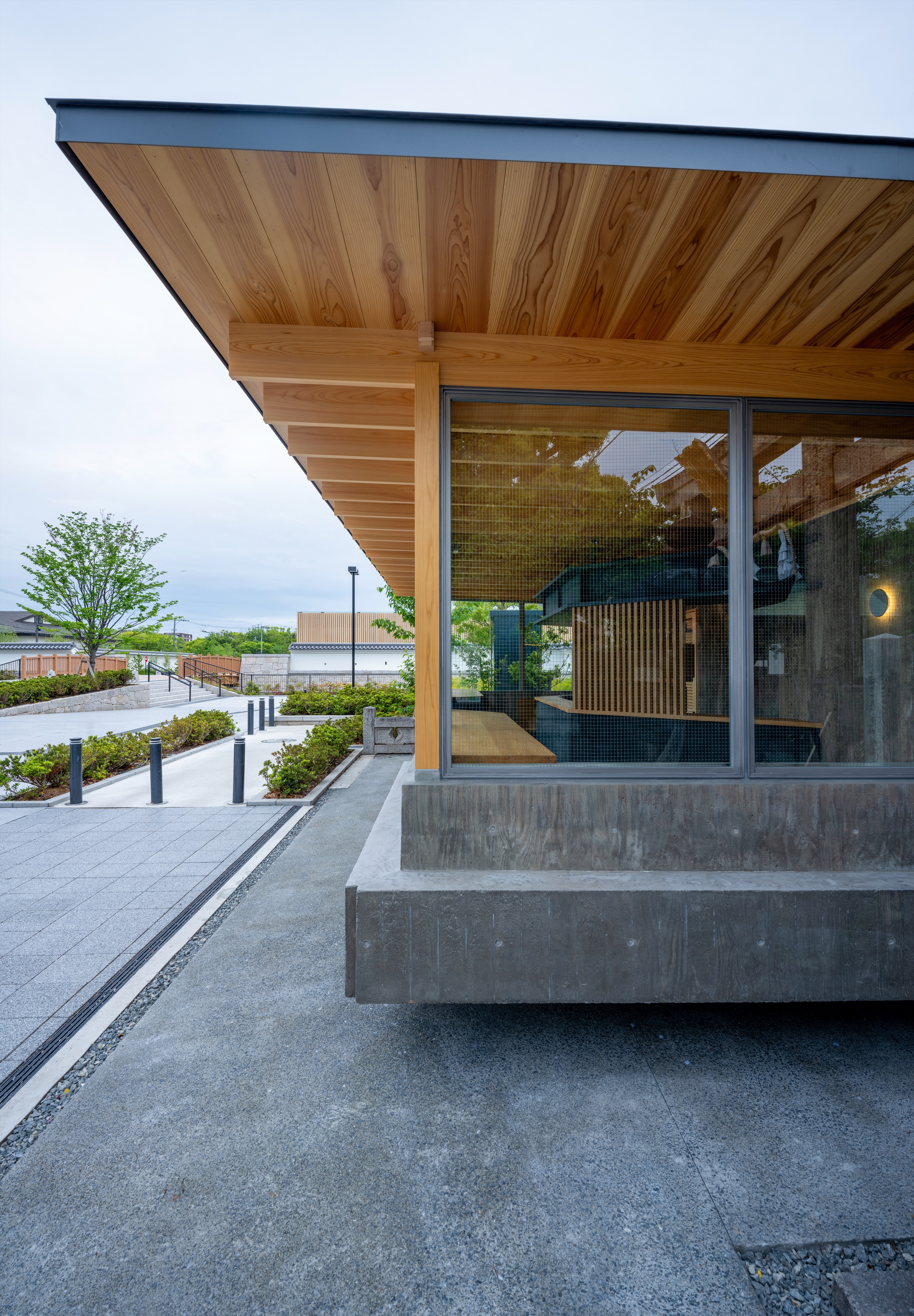 Cafe N+ An Ambiguous Boundary Connecting History by Horibe Associates ...