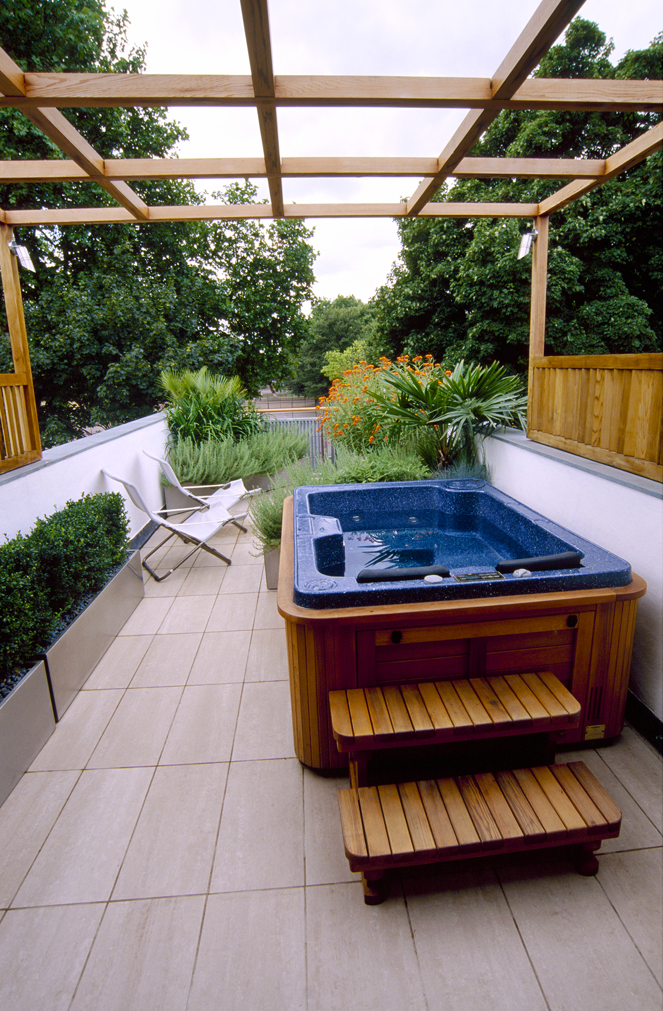 Parsons Green Courtyard Garden & Roof Terrace by Mylandscapes Roof ...