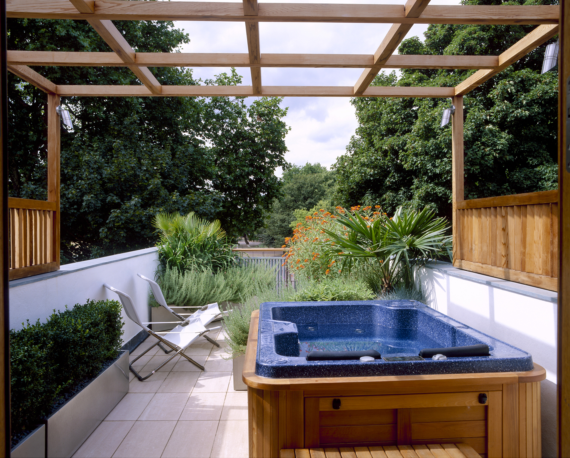 Parsons Green Courtyard Garden & Roof Terrace by Mylandscapes Roof ...