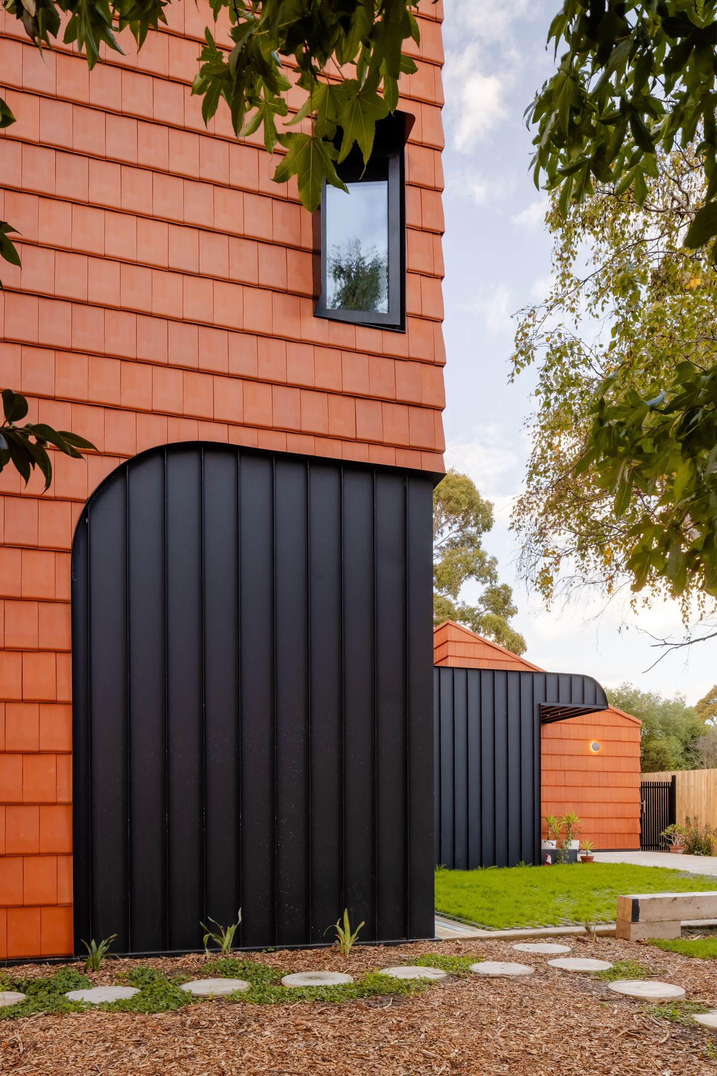 MAHOGANY HOUSE by R ARCHITECTURE - Architizer