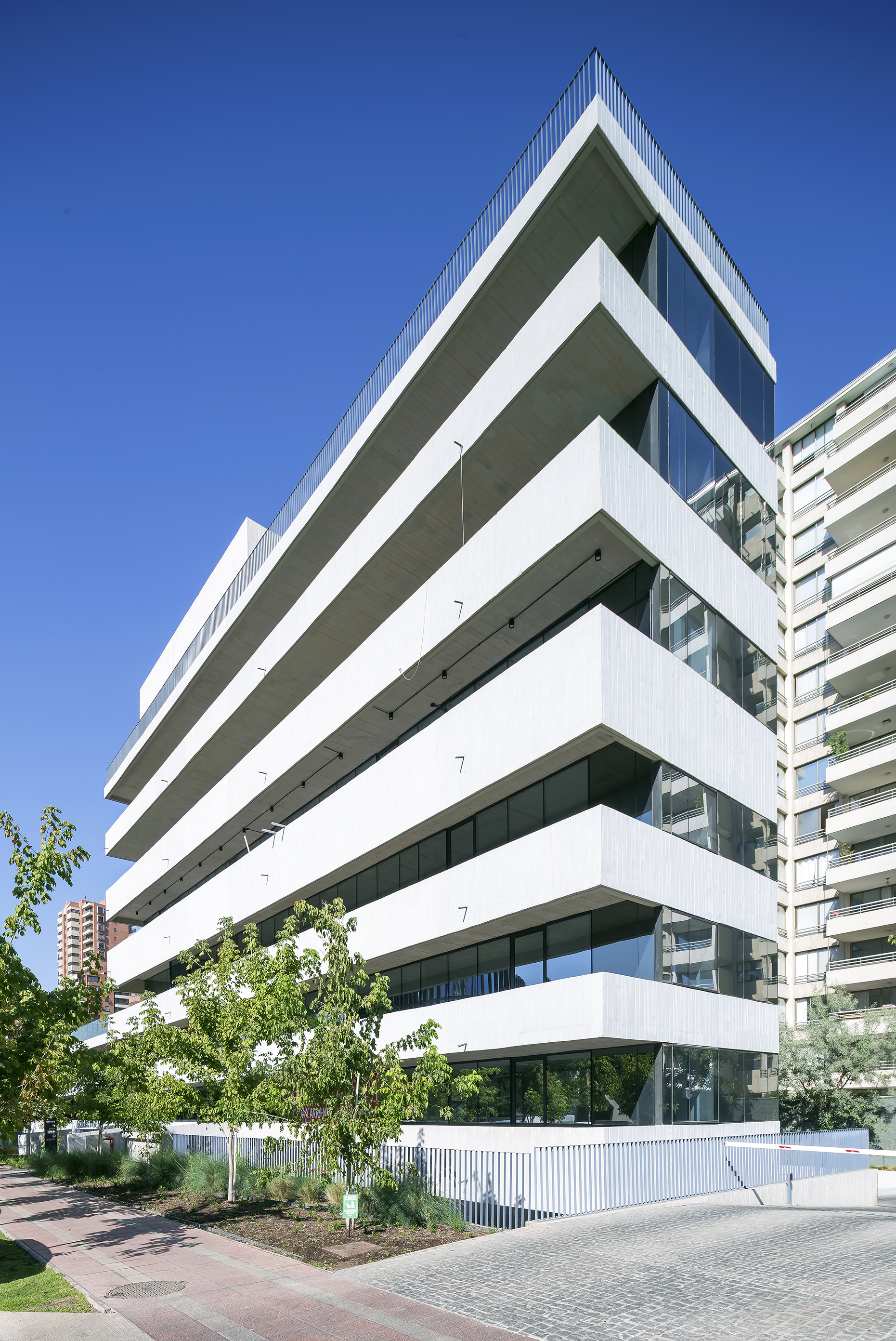 NCSO Office Building by Amunategui AIA Basualdo Arquitectos Asociados ...