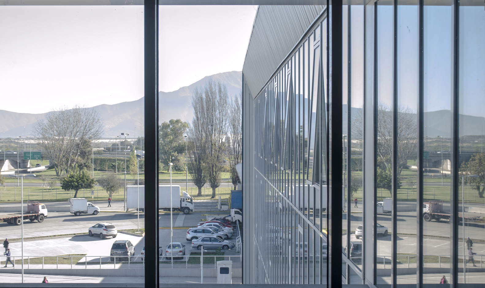 EOS Office Building by Amunategui AIA Basualdo Arquitectos Asociados ...