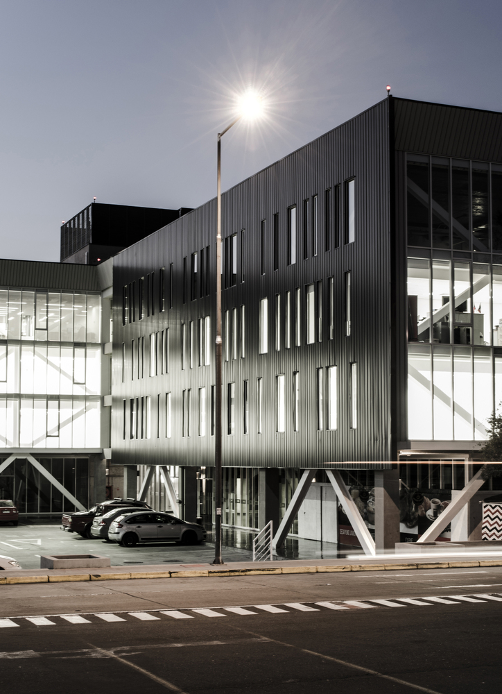 EOS Office Building by Amunategui AIA Basualdo Arquitectos Asociados ...