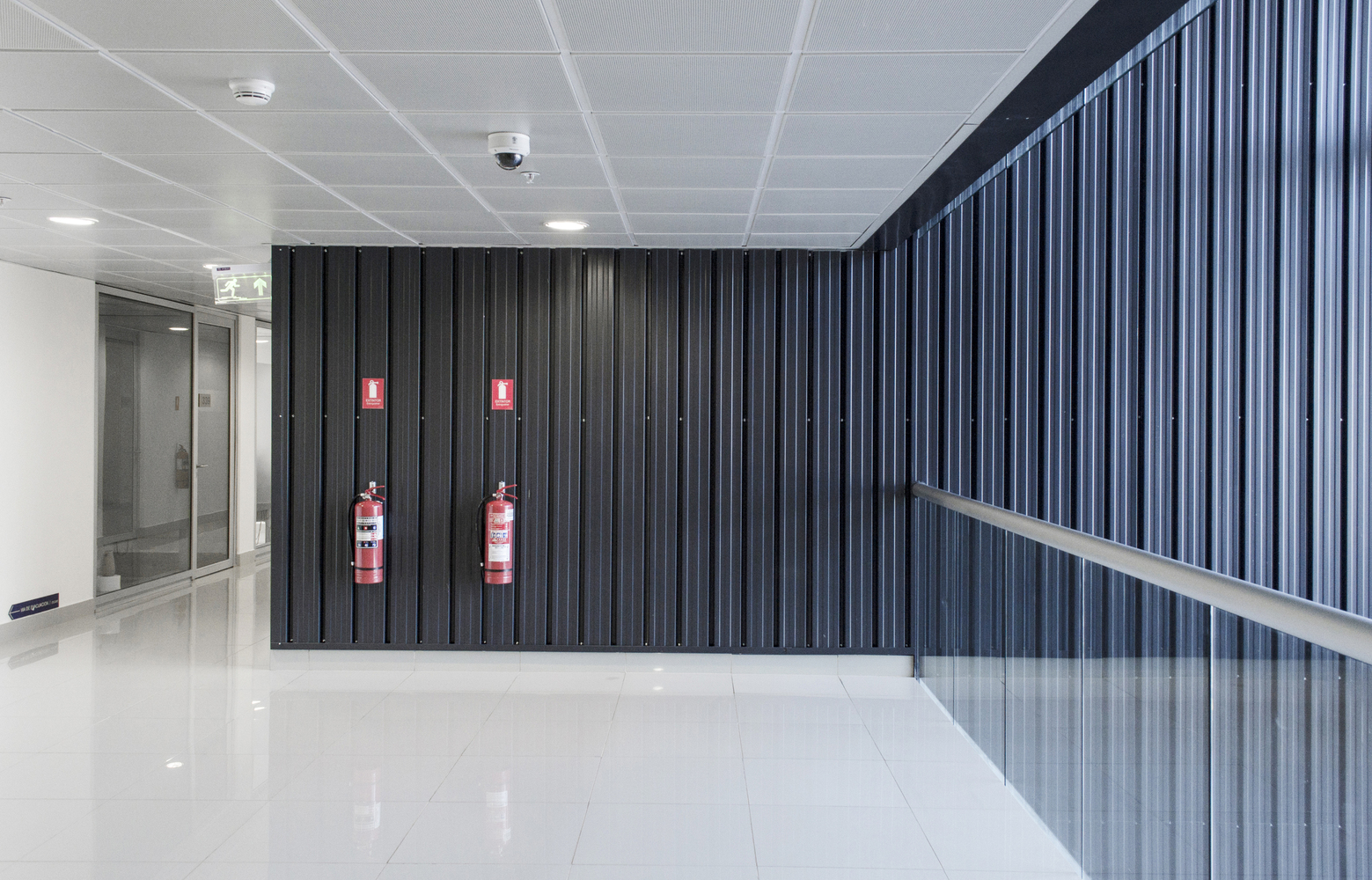 EOS Office Building by Amunategui AIA Basualdo Arquitectos Asociados ...