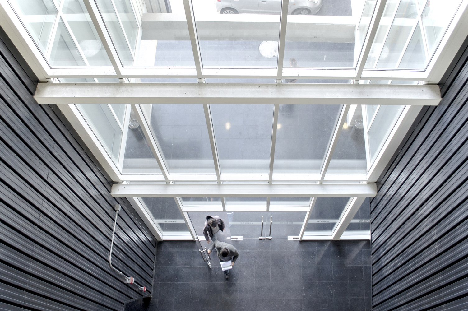 EOS Office Building by Amunategui AIA Basualdo Arquitectos Asociados ...