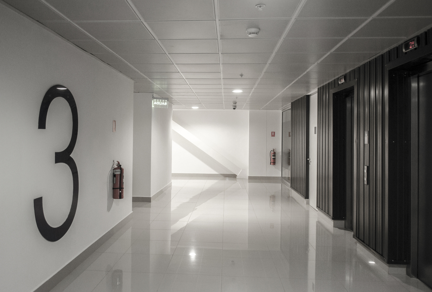 EOS Office Building by Amunategui AIA Basualdo Arquitectos Asociados ...