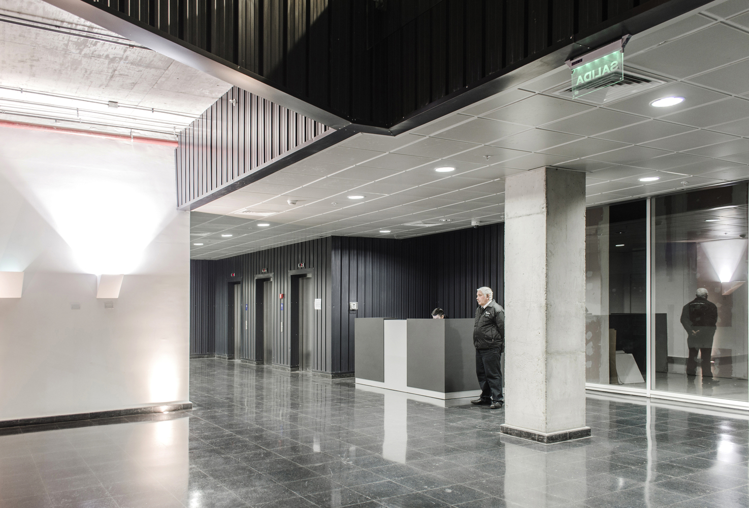 EOS Office Building by Amunategui AIA Basualdo Arquitectos Asociados ...