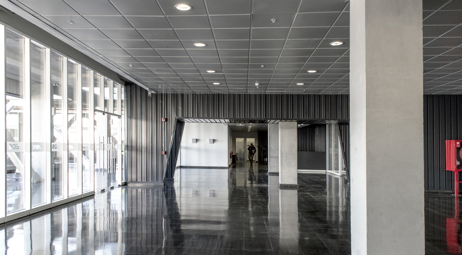 EOS Office Building by Amunategui AIA Basualdo Arquitectos Asociados ...