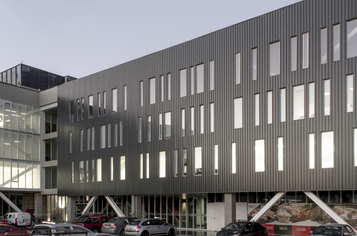 EOS Office Building by Amunategui AIA Basualdo Arquitectos Asociados ...