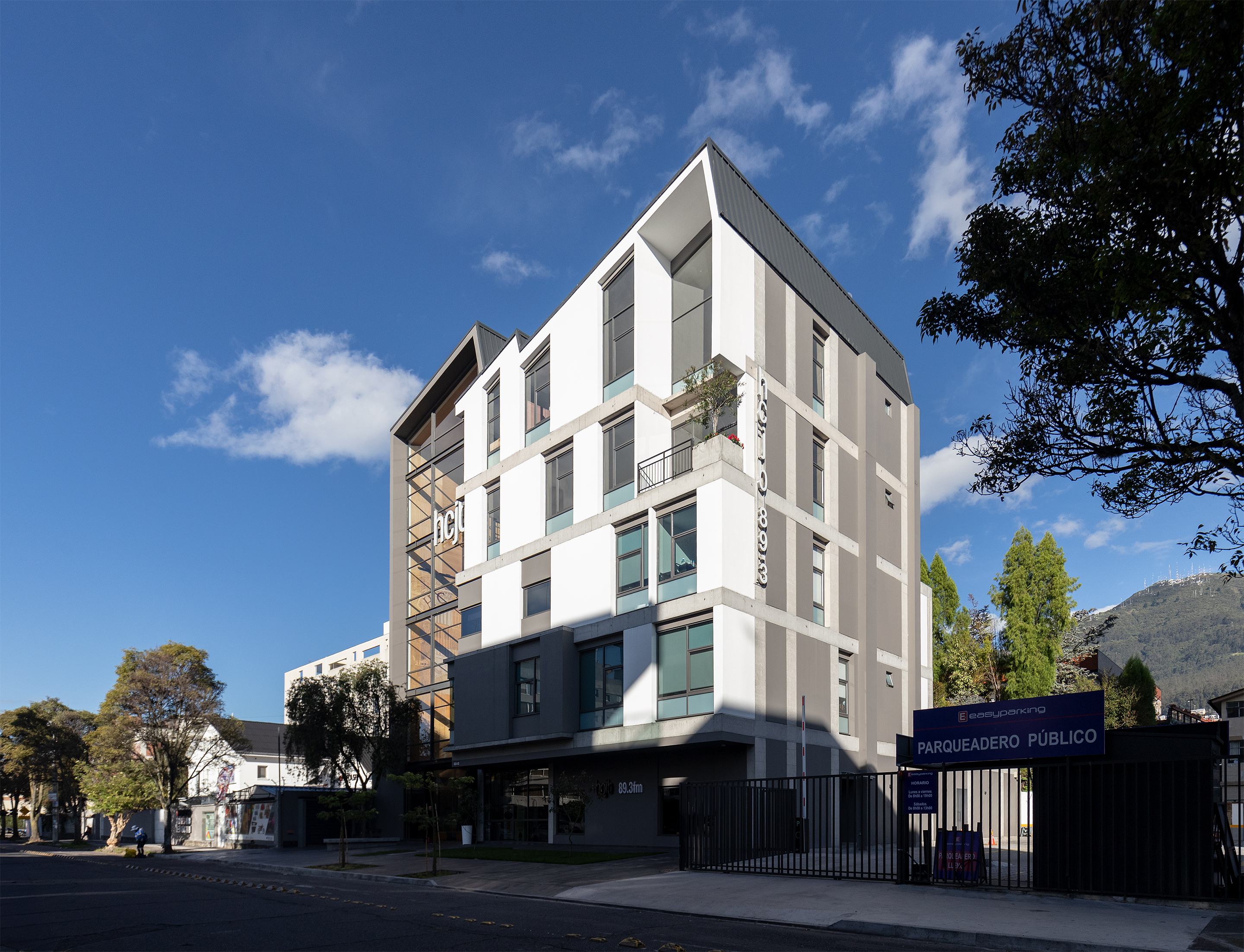 HCJB radio by arquitectura x - Architizer