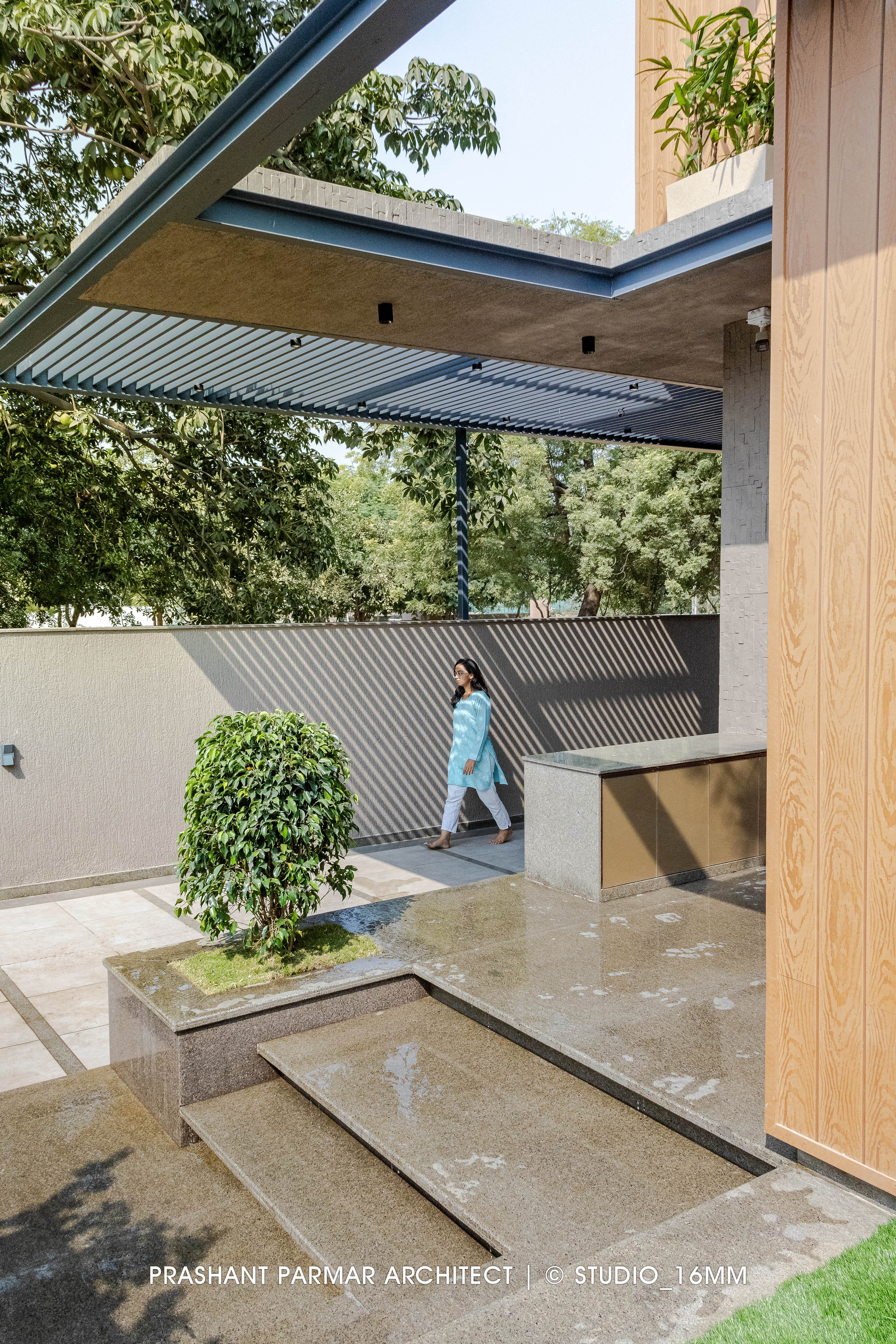 The House Of Frames by Prashant Parmar Architect | Shayona Consultants ...