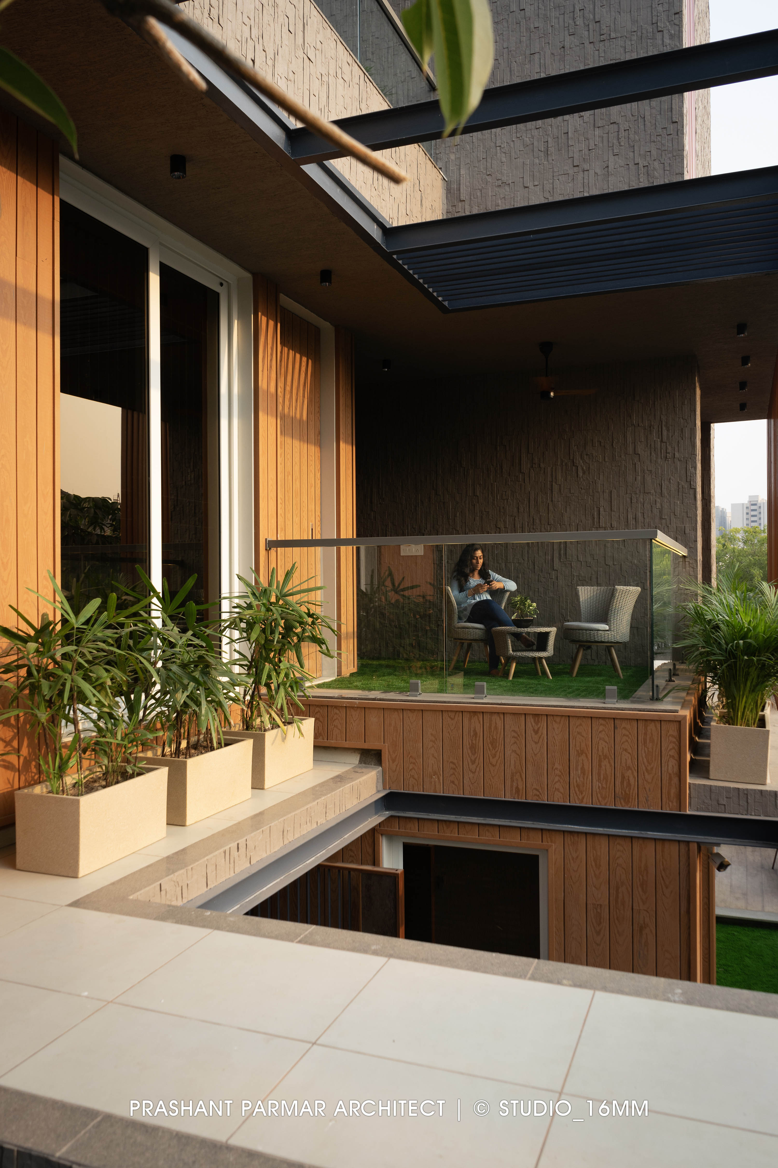 The House Of Frames by Prashant Parmar Architect | Shayona Consultants ...