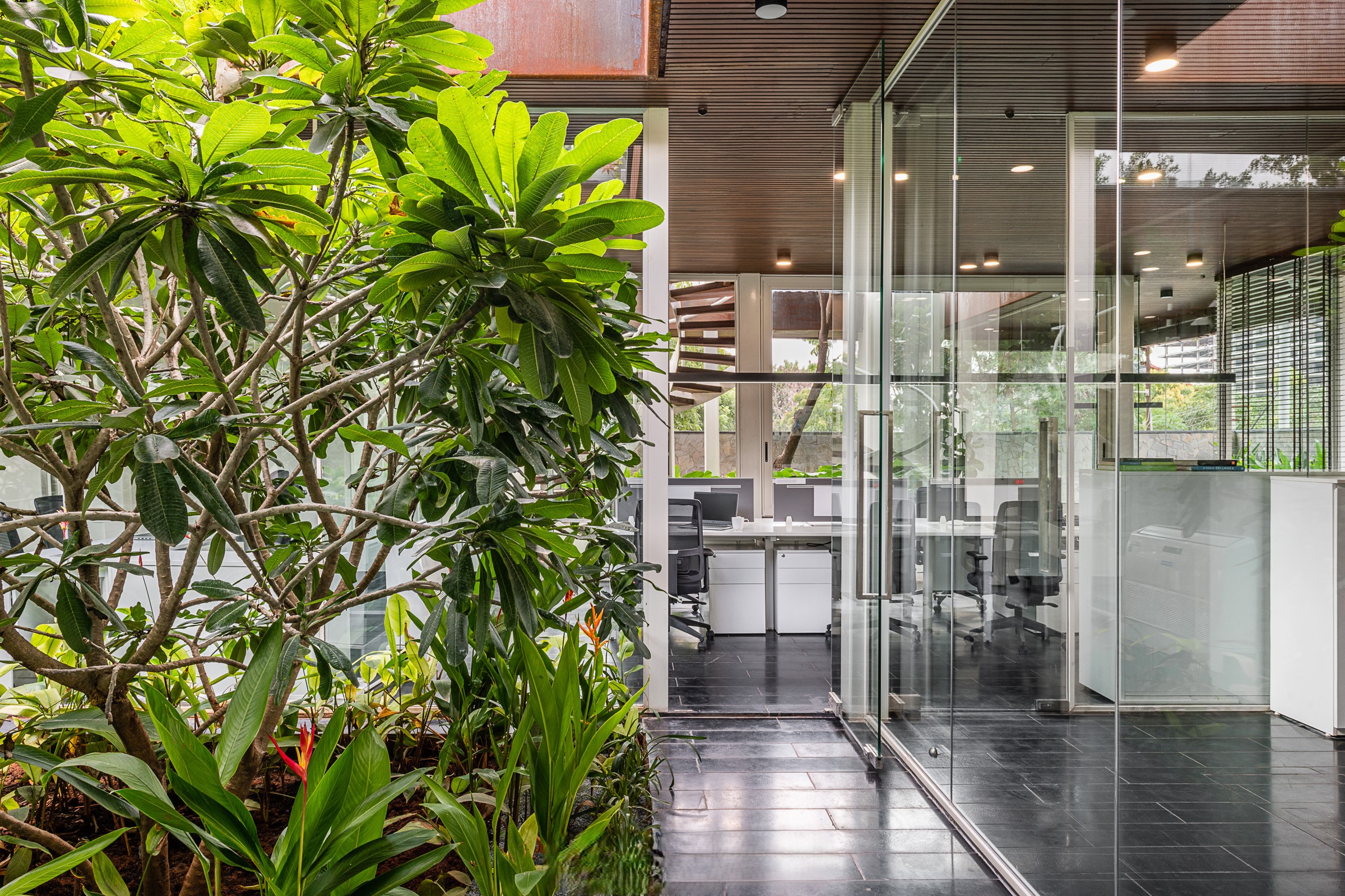 Sunshine Office by 23 Degrees Design Shift - Architizer