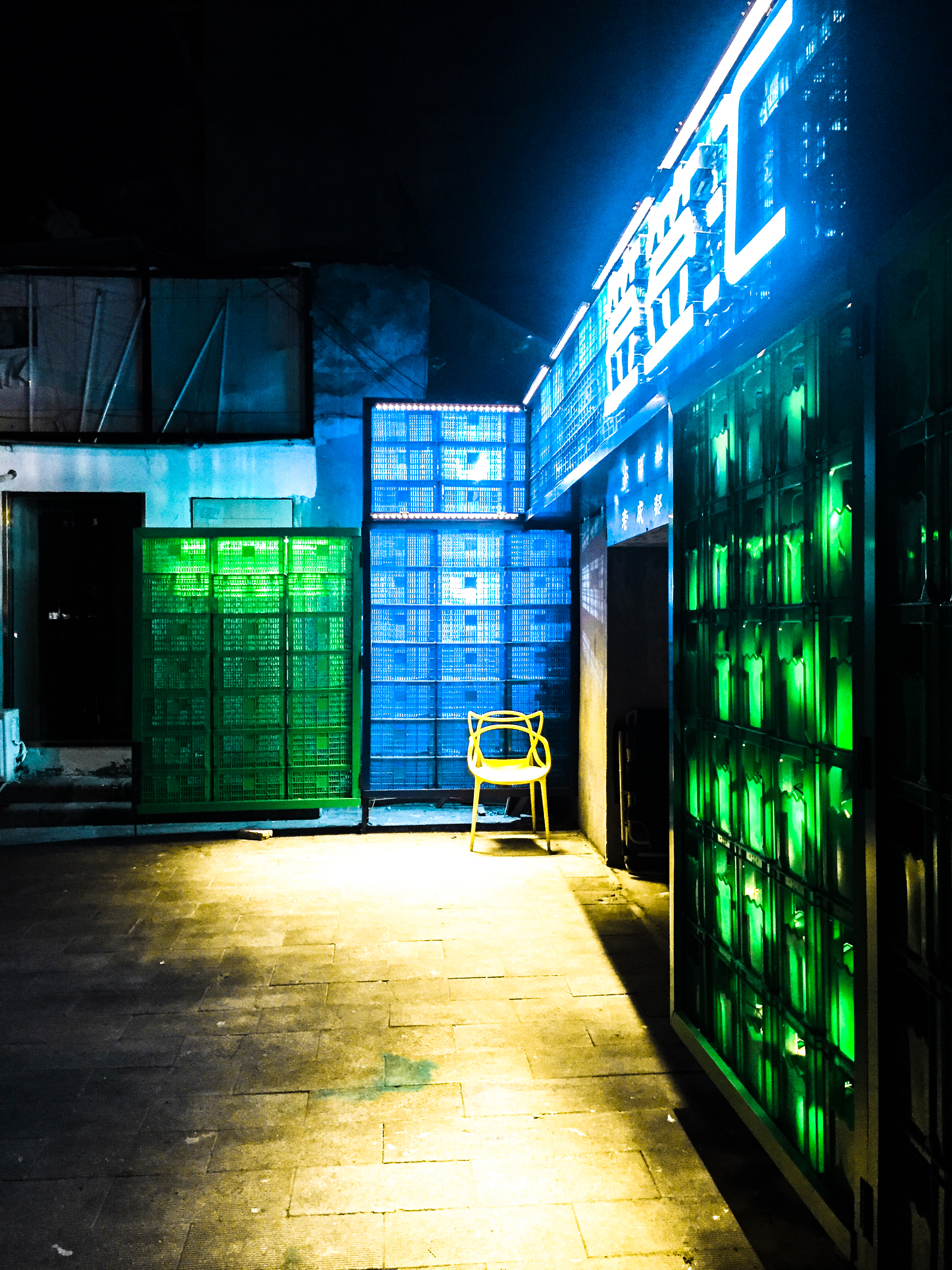 Improvisational roadside stall business by Qing Studio of Huazhong ...