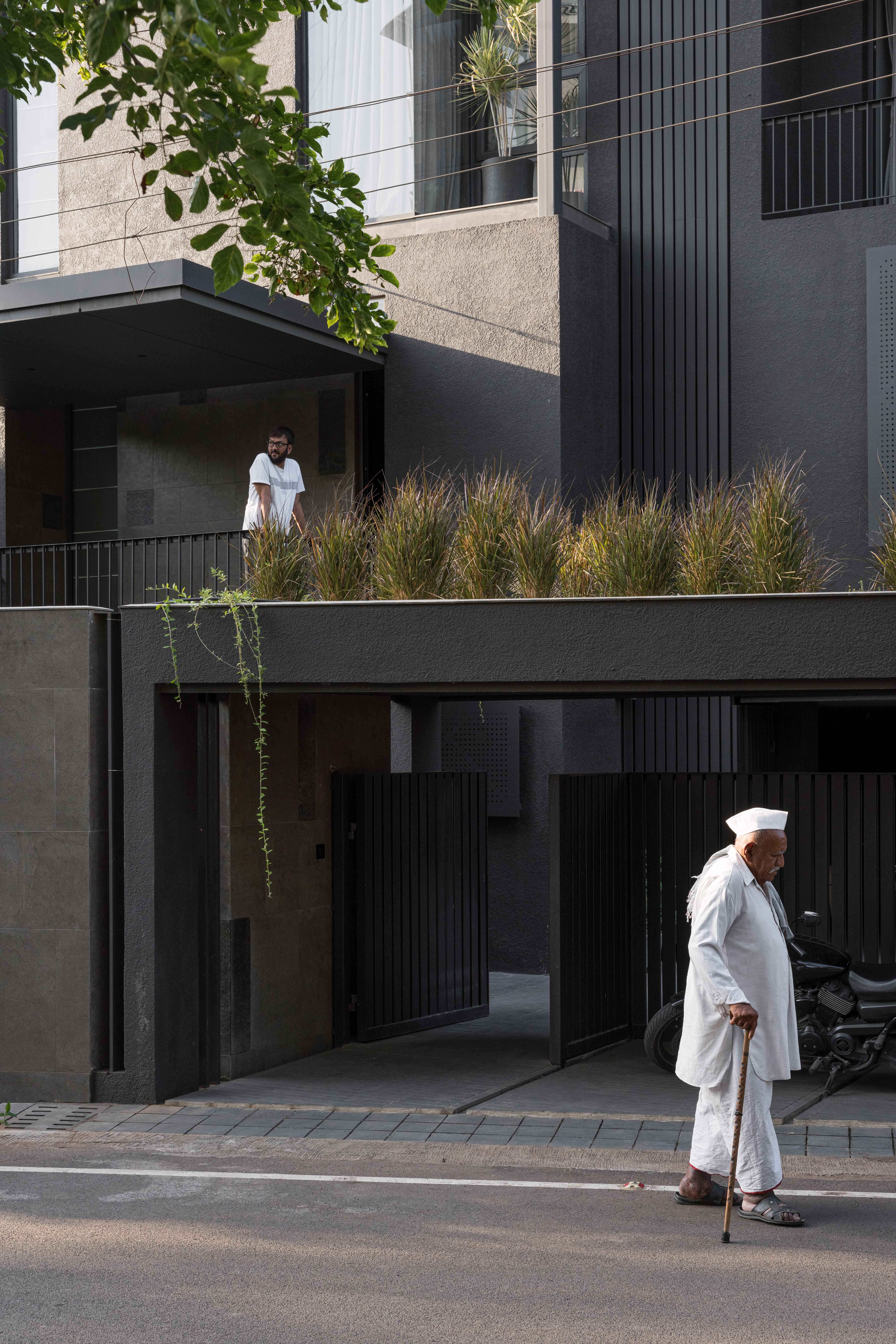 Charcoal Charm by POD STUDIO - Architizer