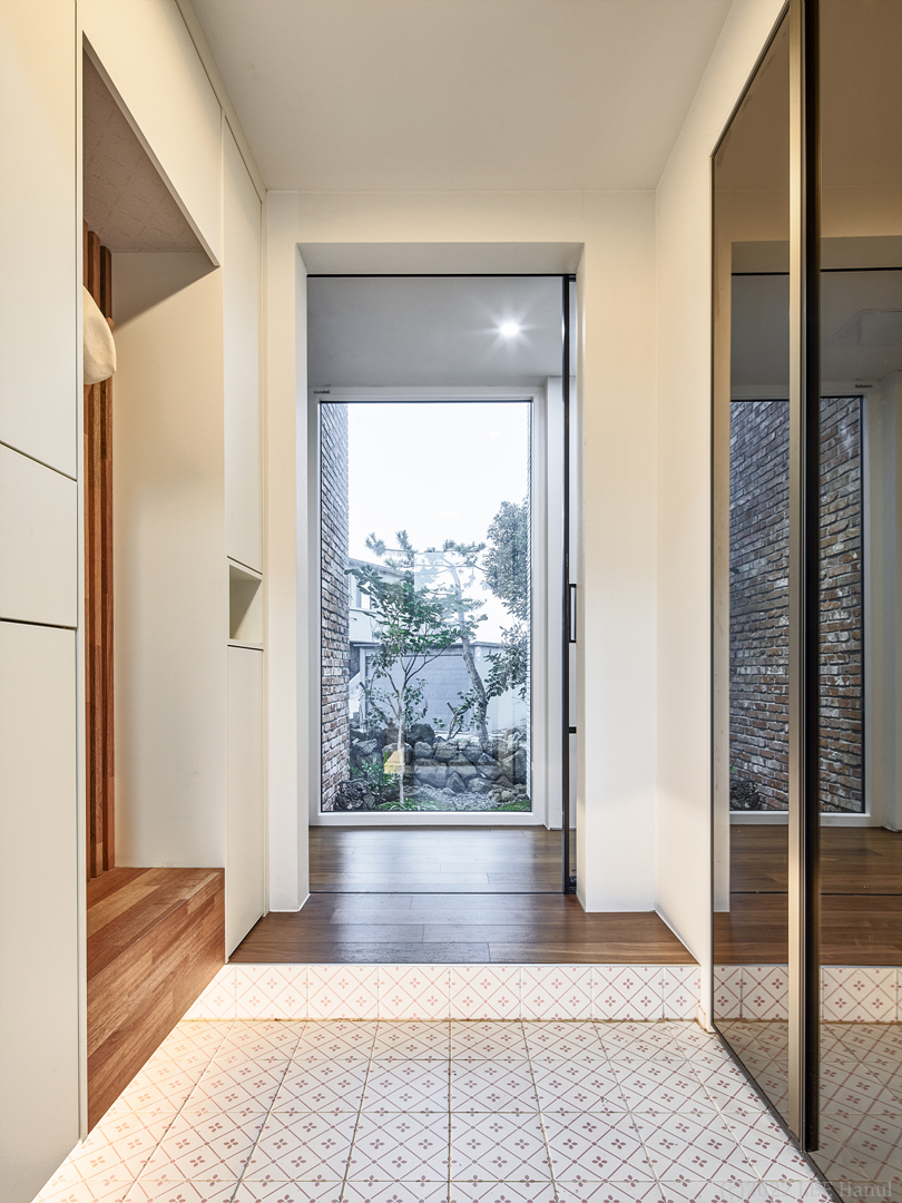 Jeju Haendong House ‘Dain House (Home Sweet Home)’ by UTAA - Architizer