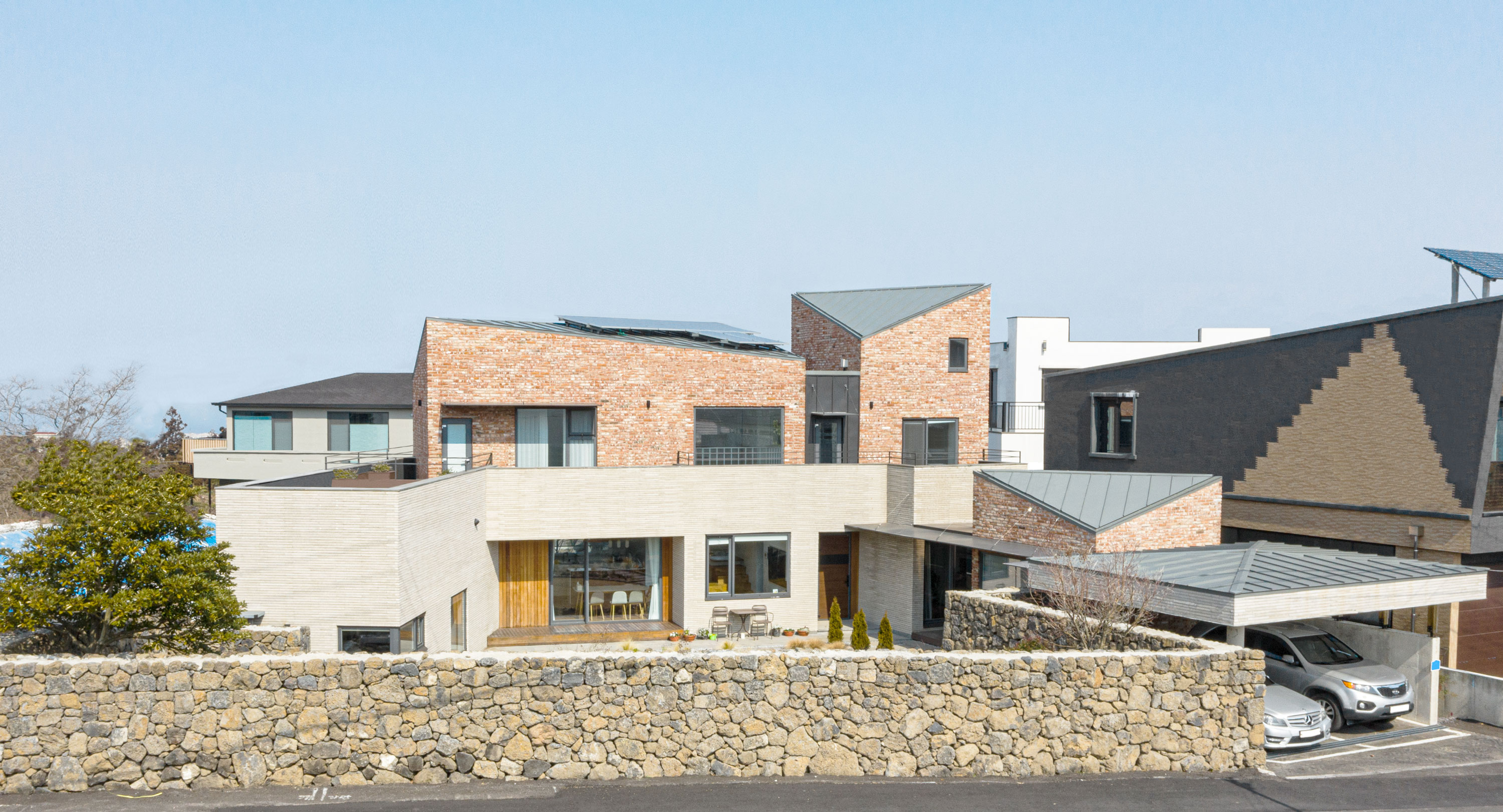 Jeju Haendong House ‘Dain House (Home Sweet Home)’ by UTAA - Architizer