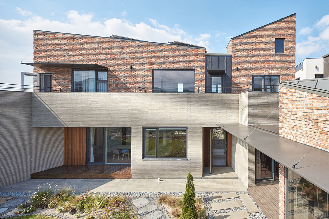 Jeju Haendong House ‘Dain House (Home Sweet Home)’ by UTAA - Architizer