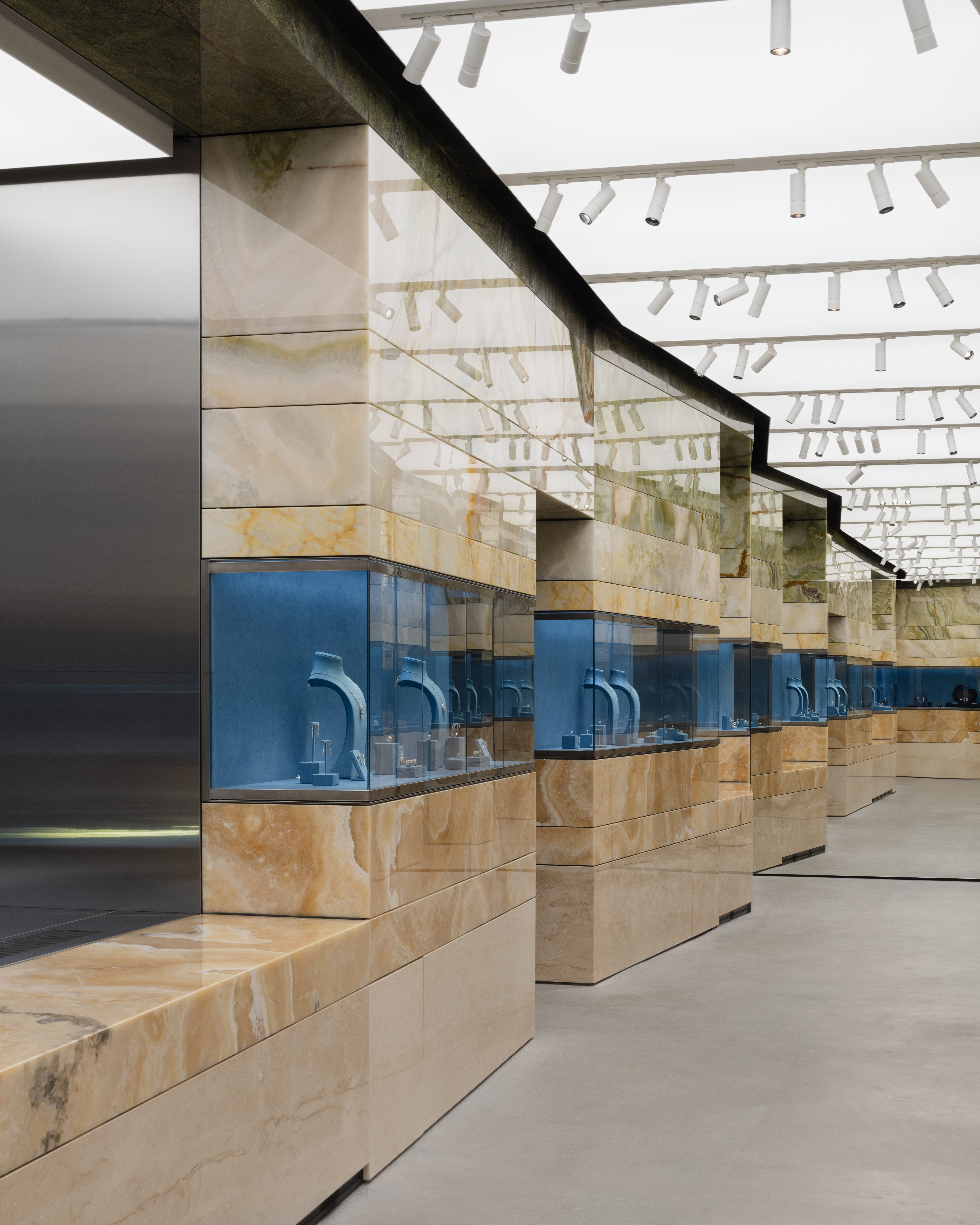 ALROSA DIAMOND BOUTIQUE by KOZEEN + RUEDA - Architizer