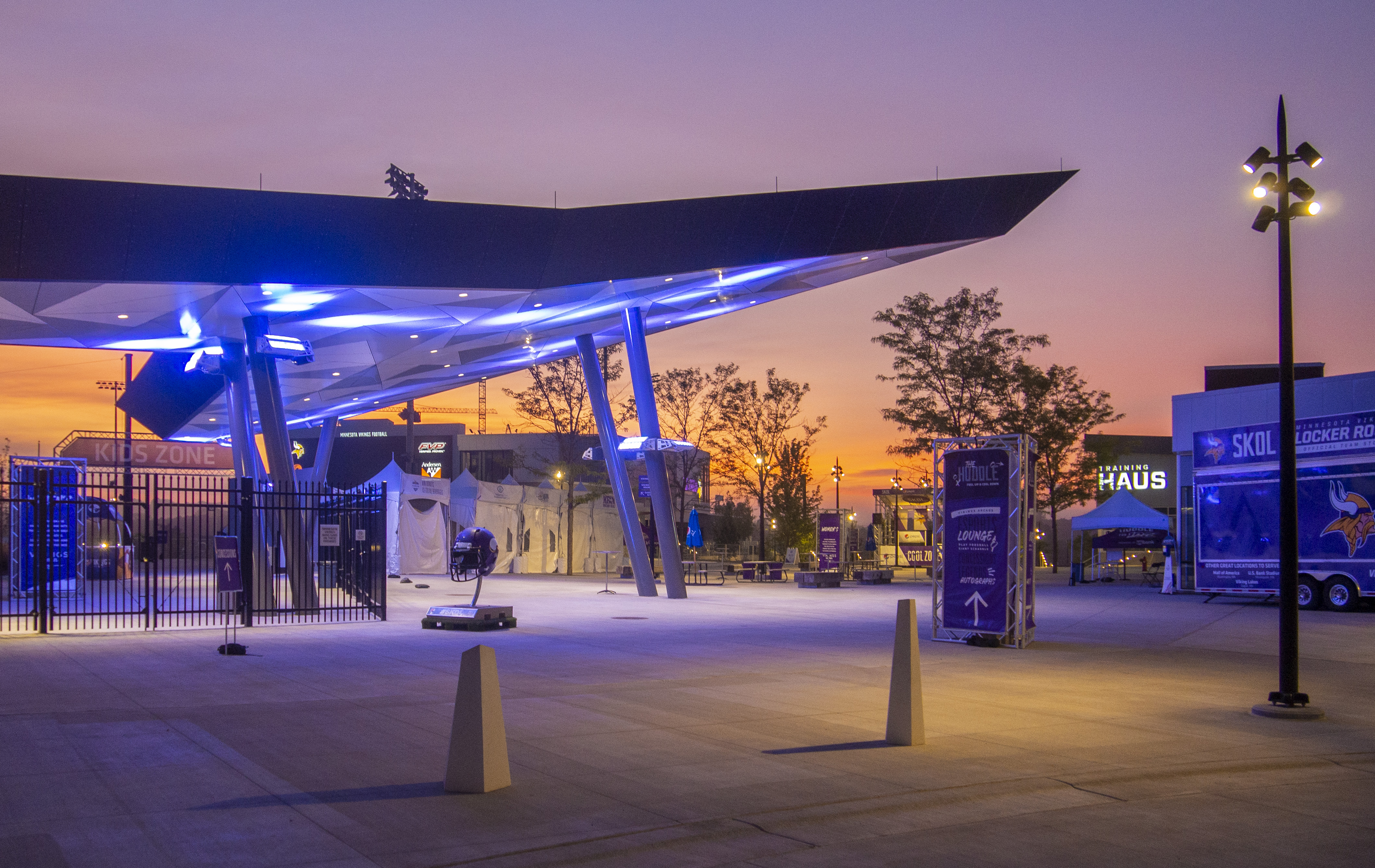Minnesota Vikings Headquarters: Practice Facility and Vikings Lakes ...