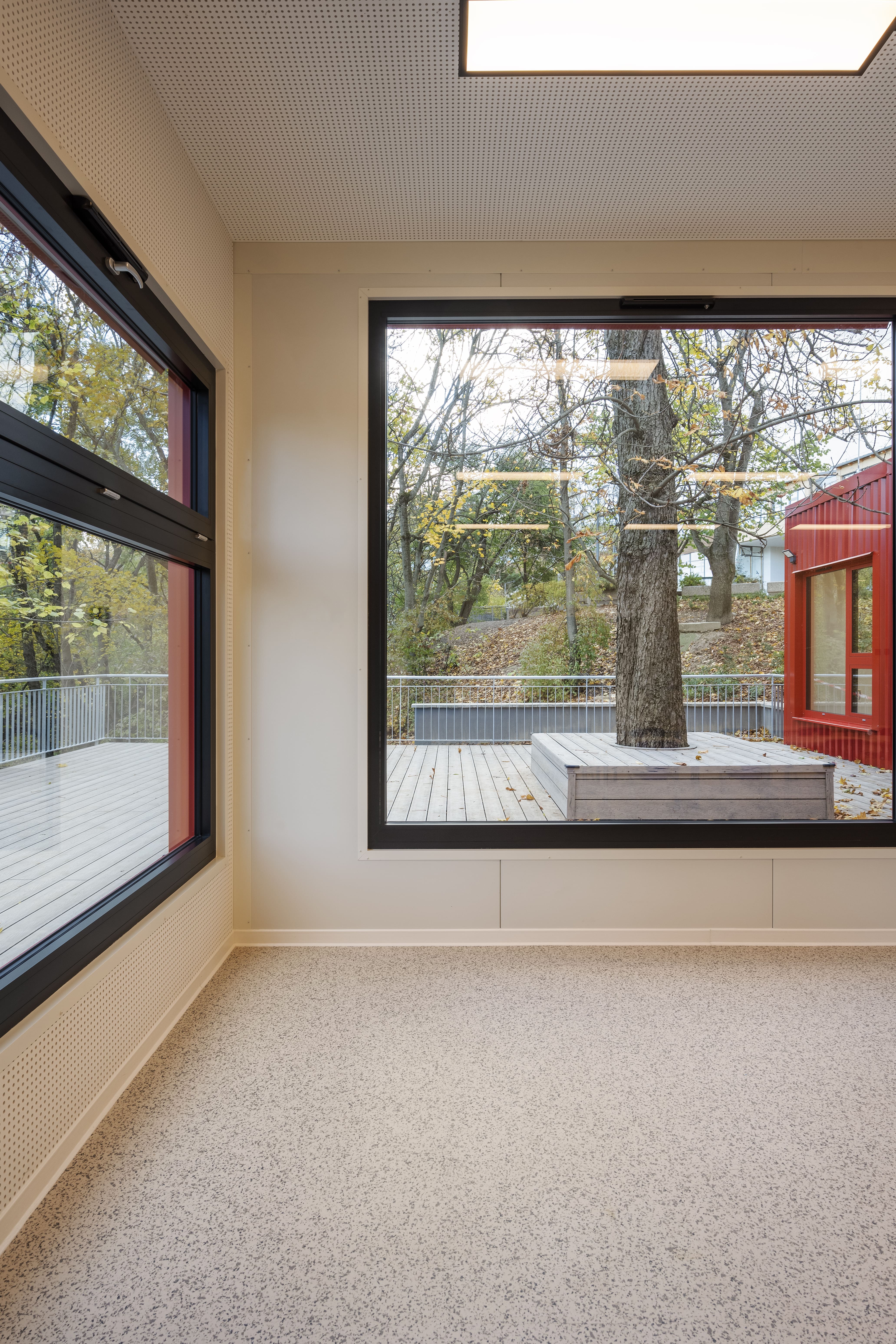 Container into Classroom - German School of Budapest by Bánáti ...
