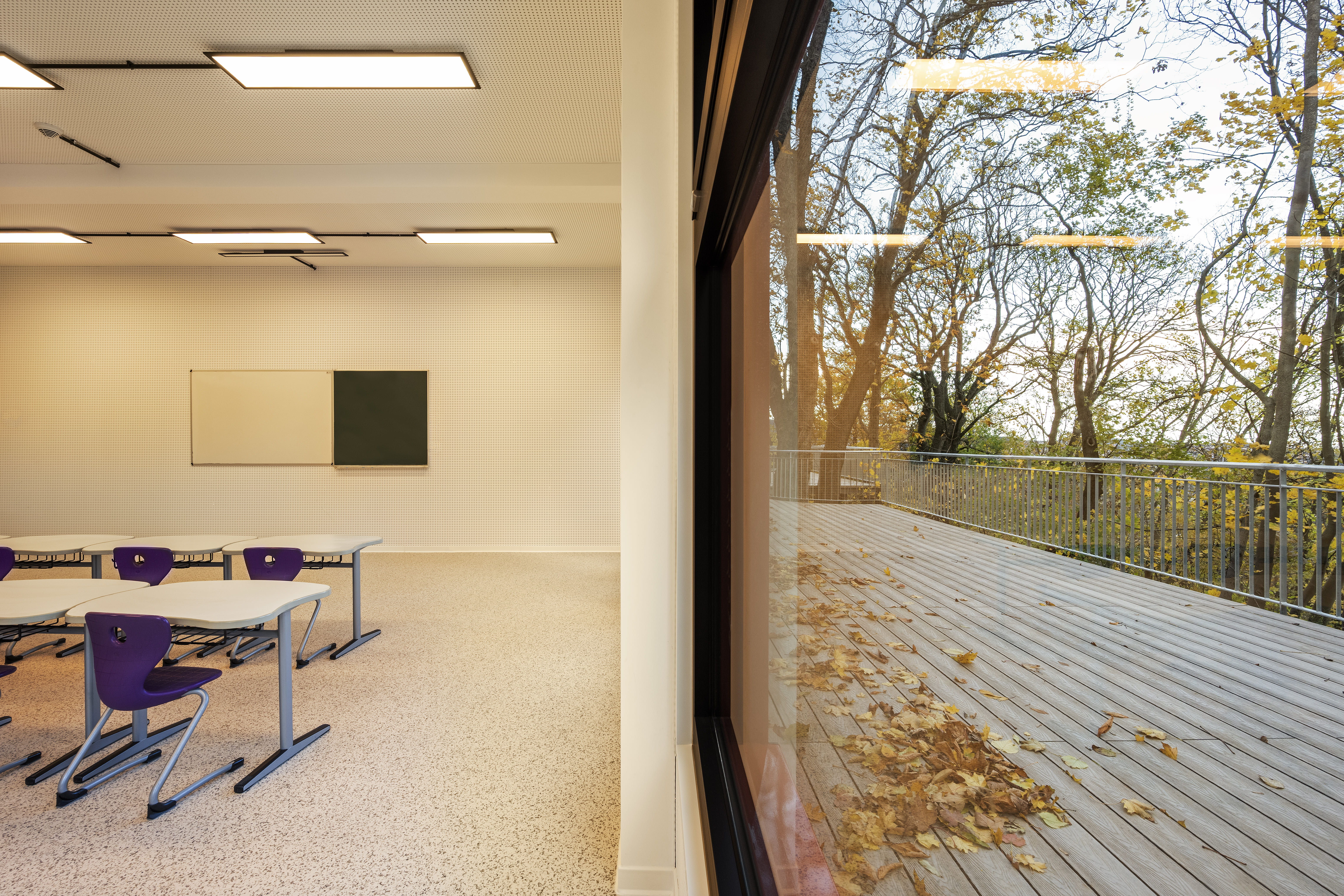 Idea 4137148: Container into Classroom - German School of Budapest by ...
