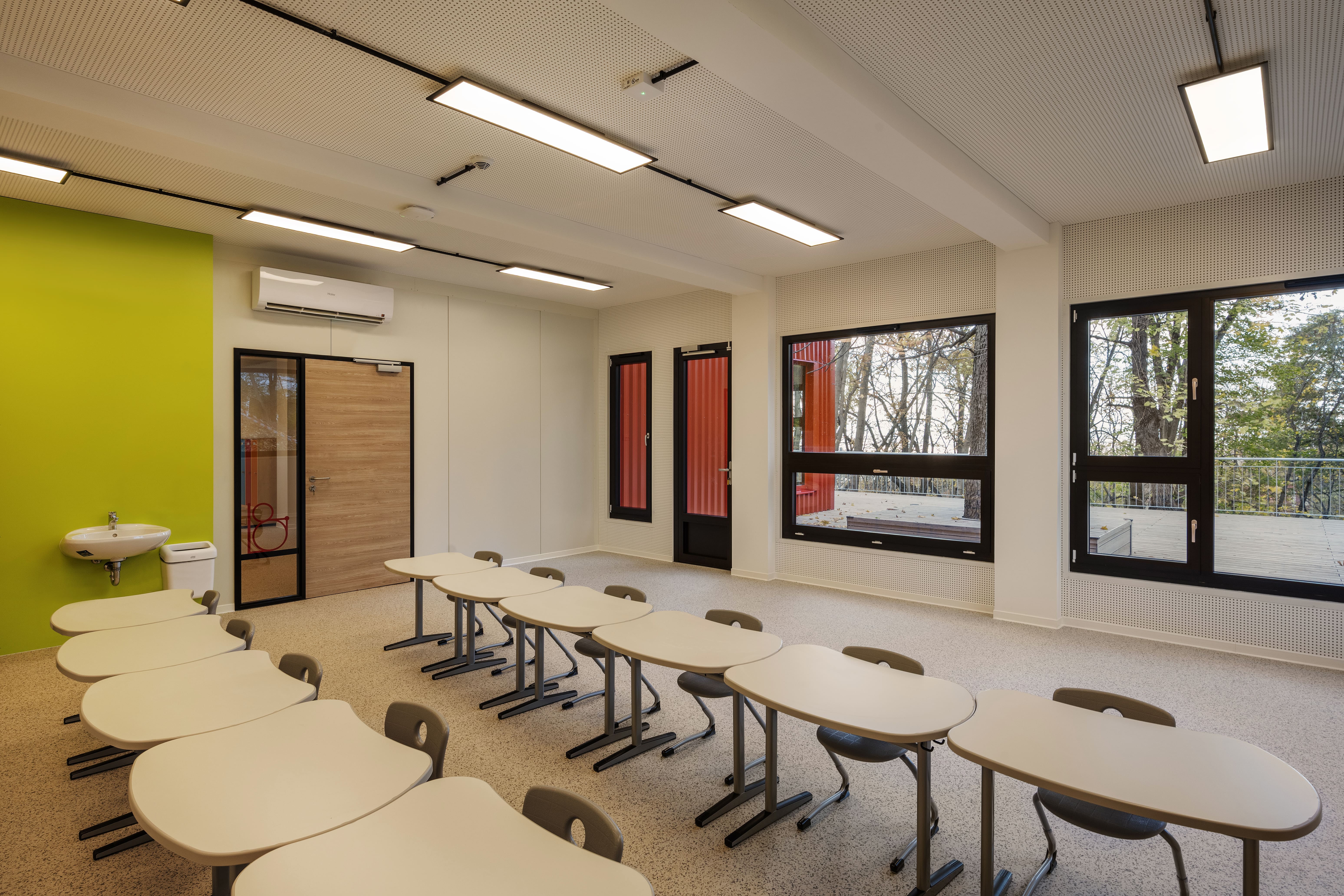 Container into Classroom - German School of Budapest by Bánáti ...