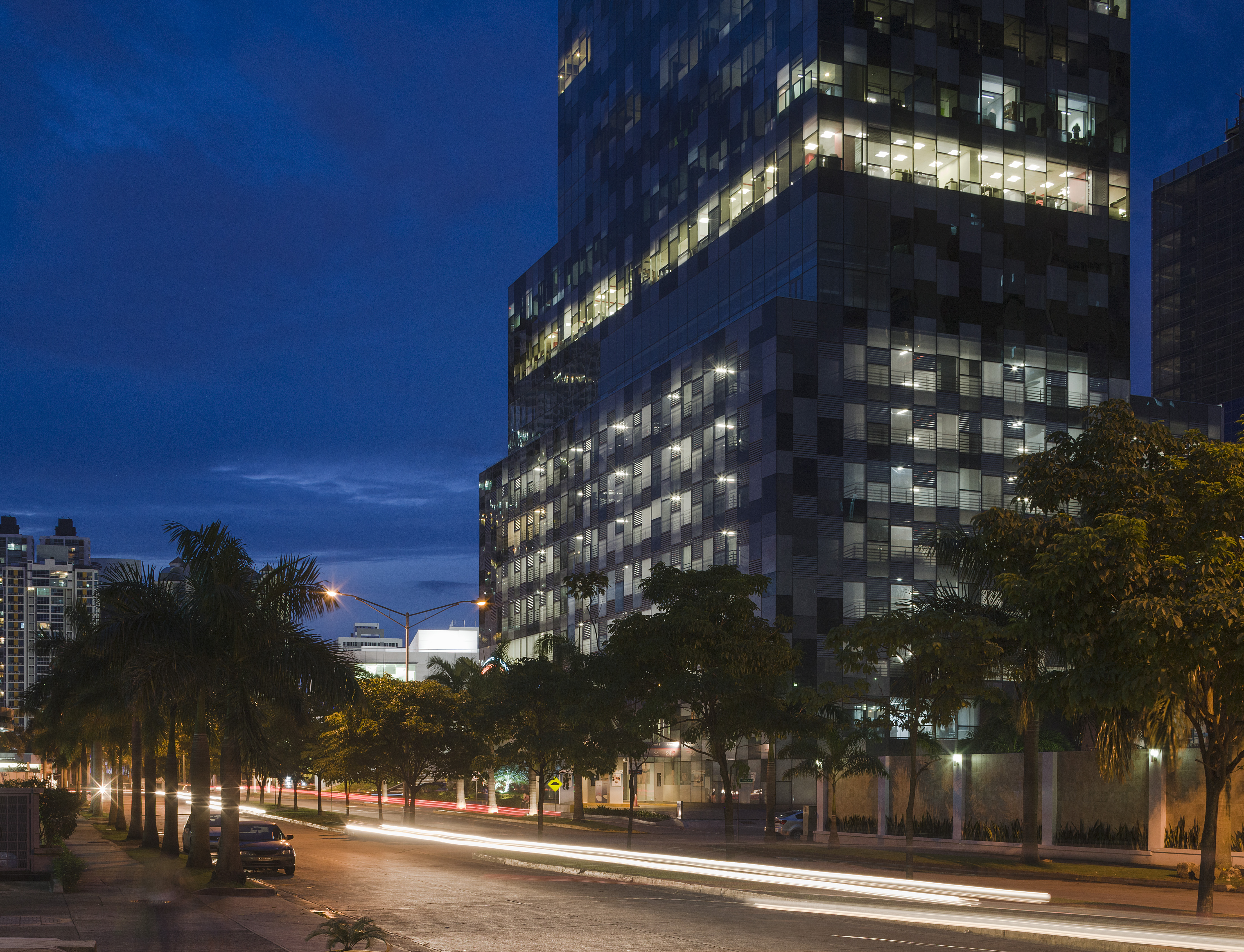 Banco Panama by Mallol - Architizer