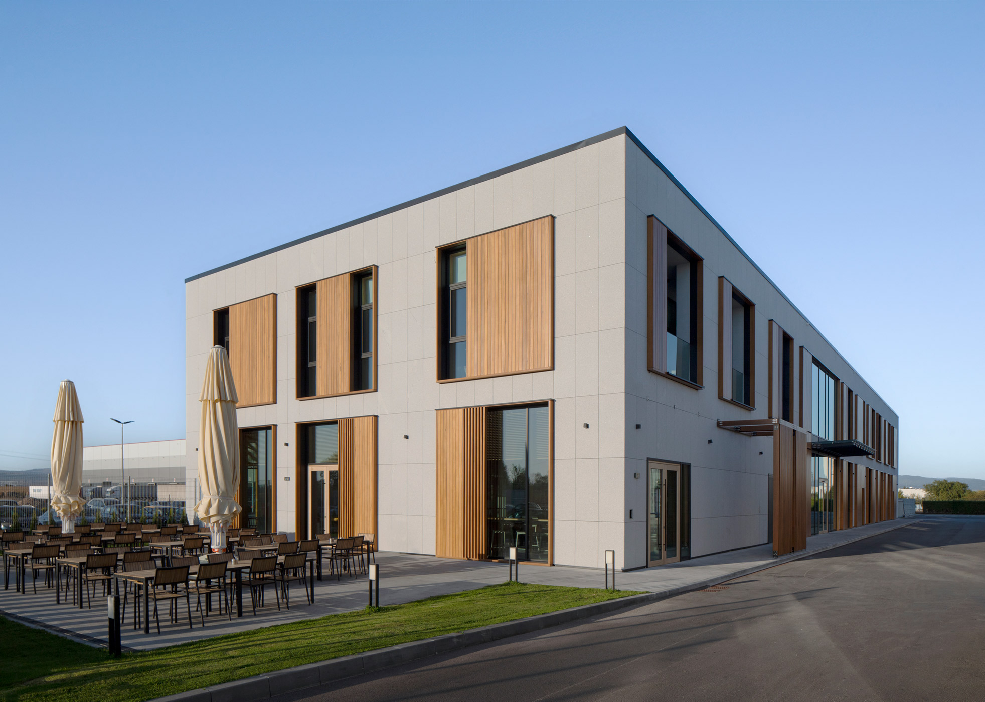ROLLPLAST production and administrative complex by IPA - Architecture ...
