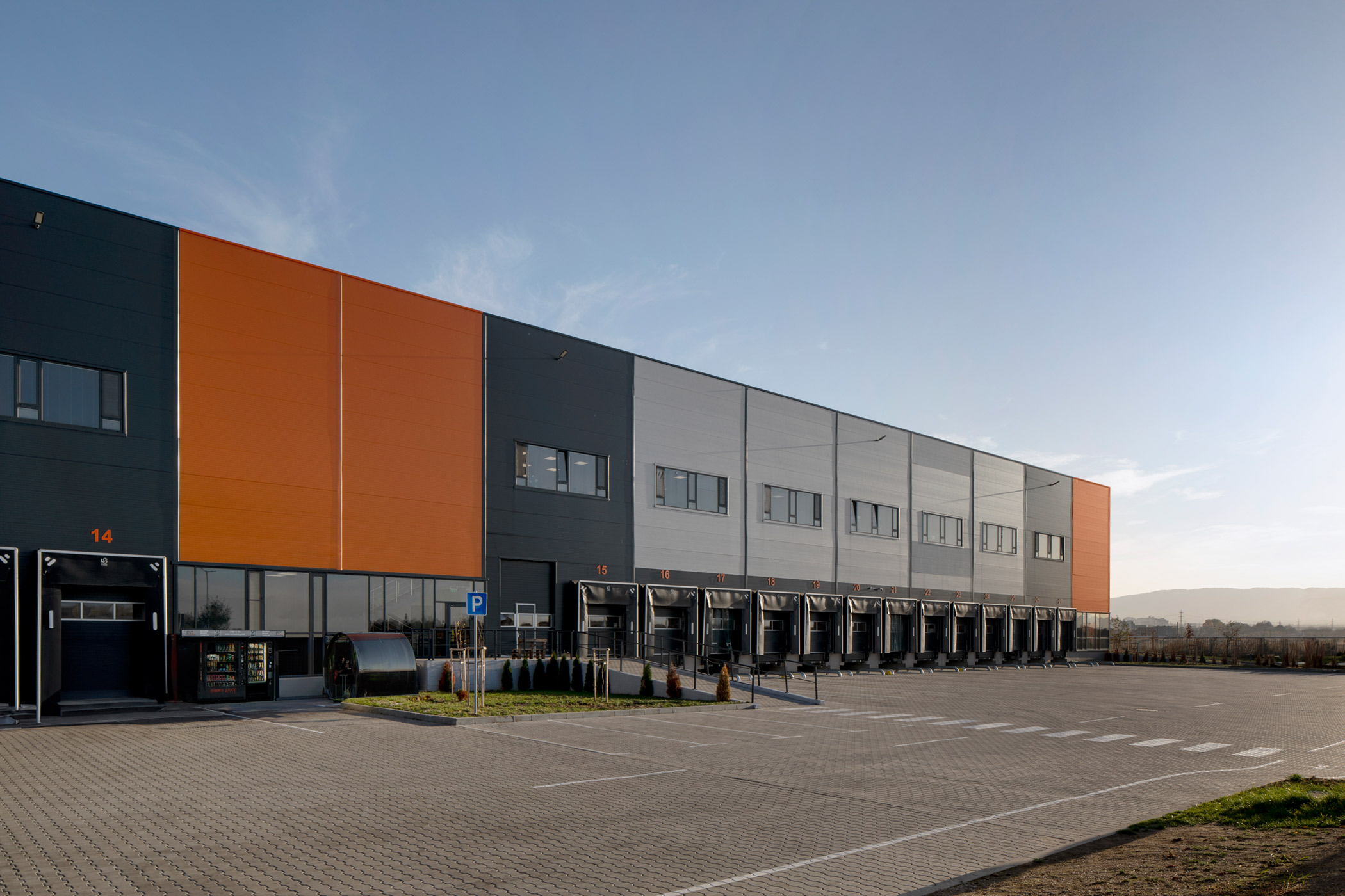 Fresh&Frozen Logistics and Warehouse by IPA - Architecture and more ...