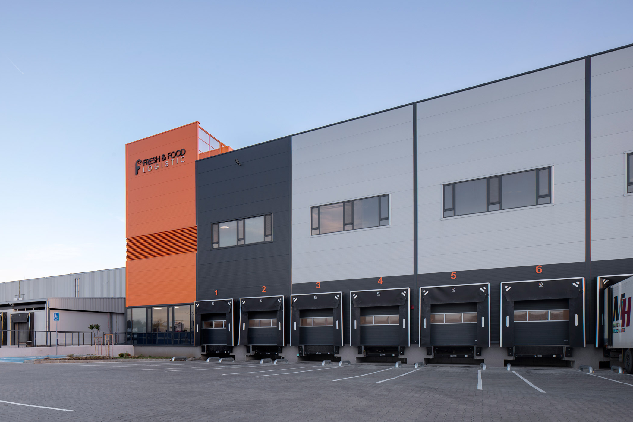 Fresh&Frozen Logistics and Warehouse by IPA - Architecture and more ...