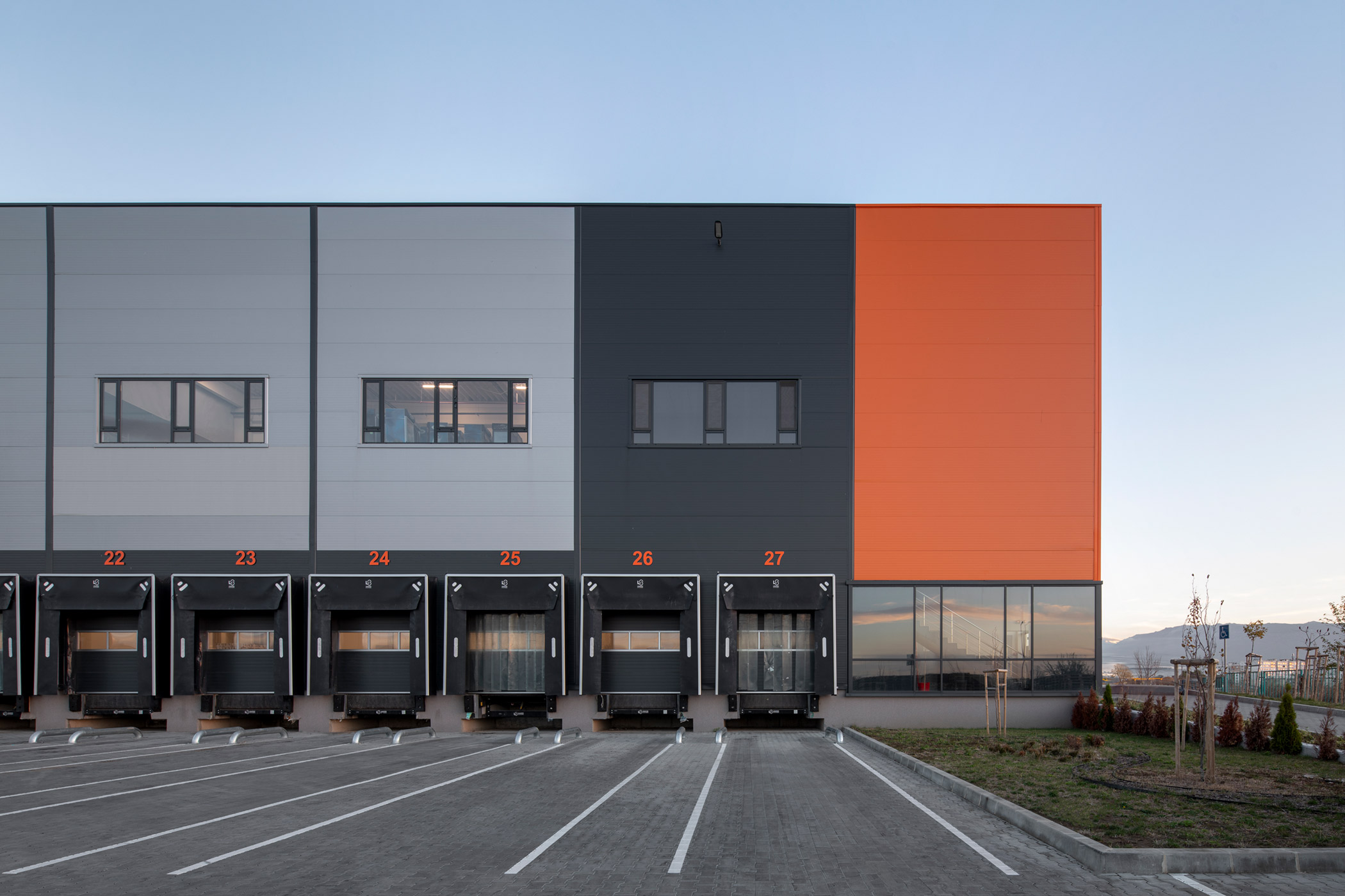 Fresh&Frozen Logistics and Warehouse by IPA - Architecture and more ...