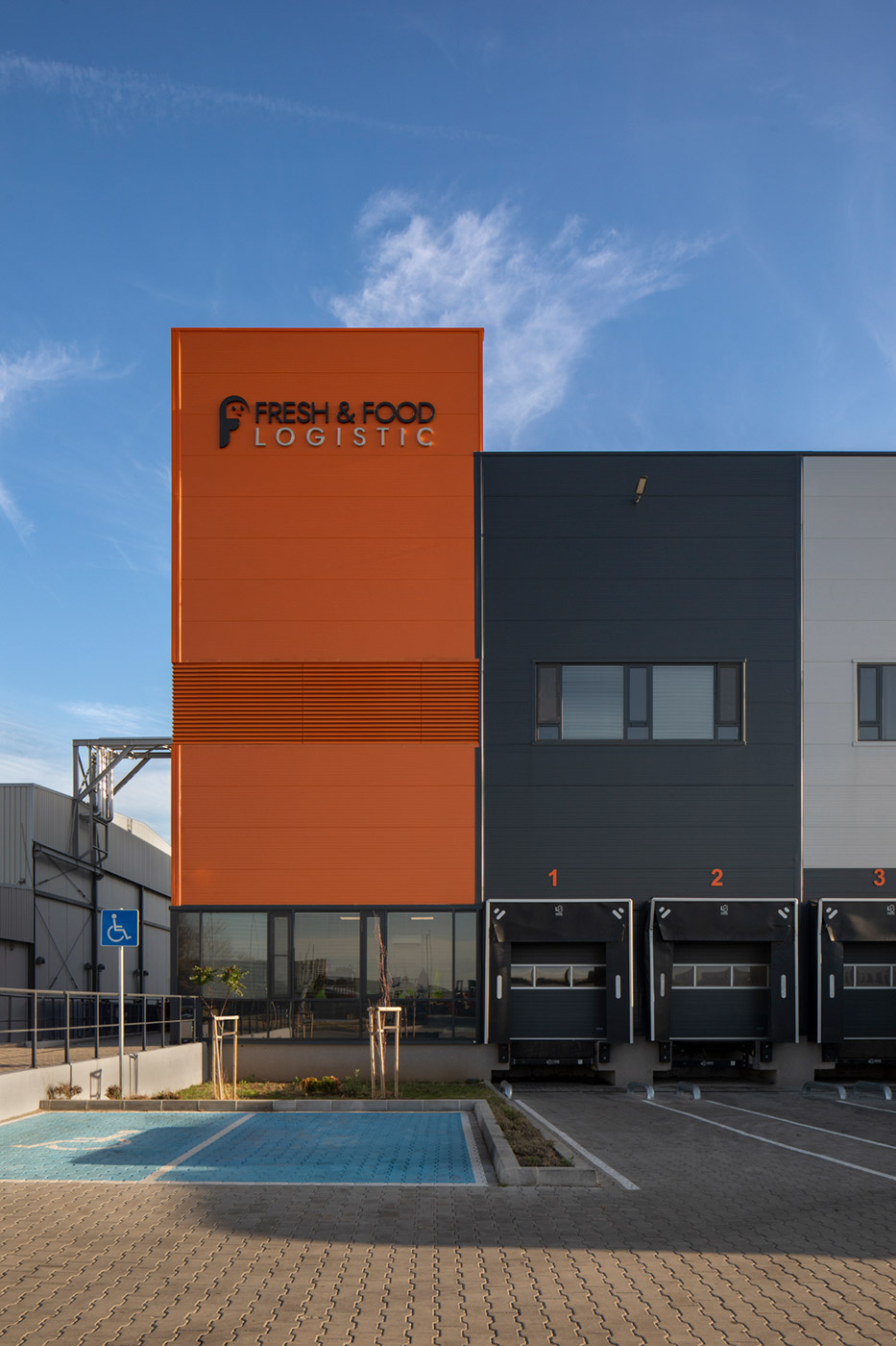 Fresh&Frozen Logistics and Warehouse by IPA - Architecture and more ...