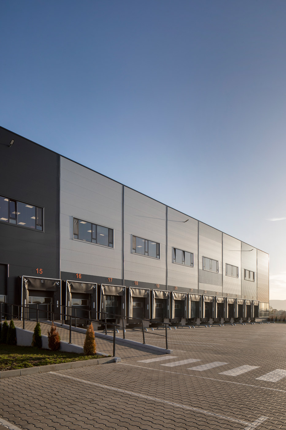 Fresh&Frozen Logistics and Warehouse by IPA - Architecture and more ...