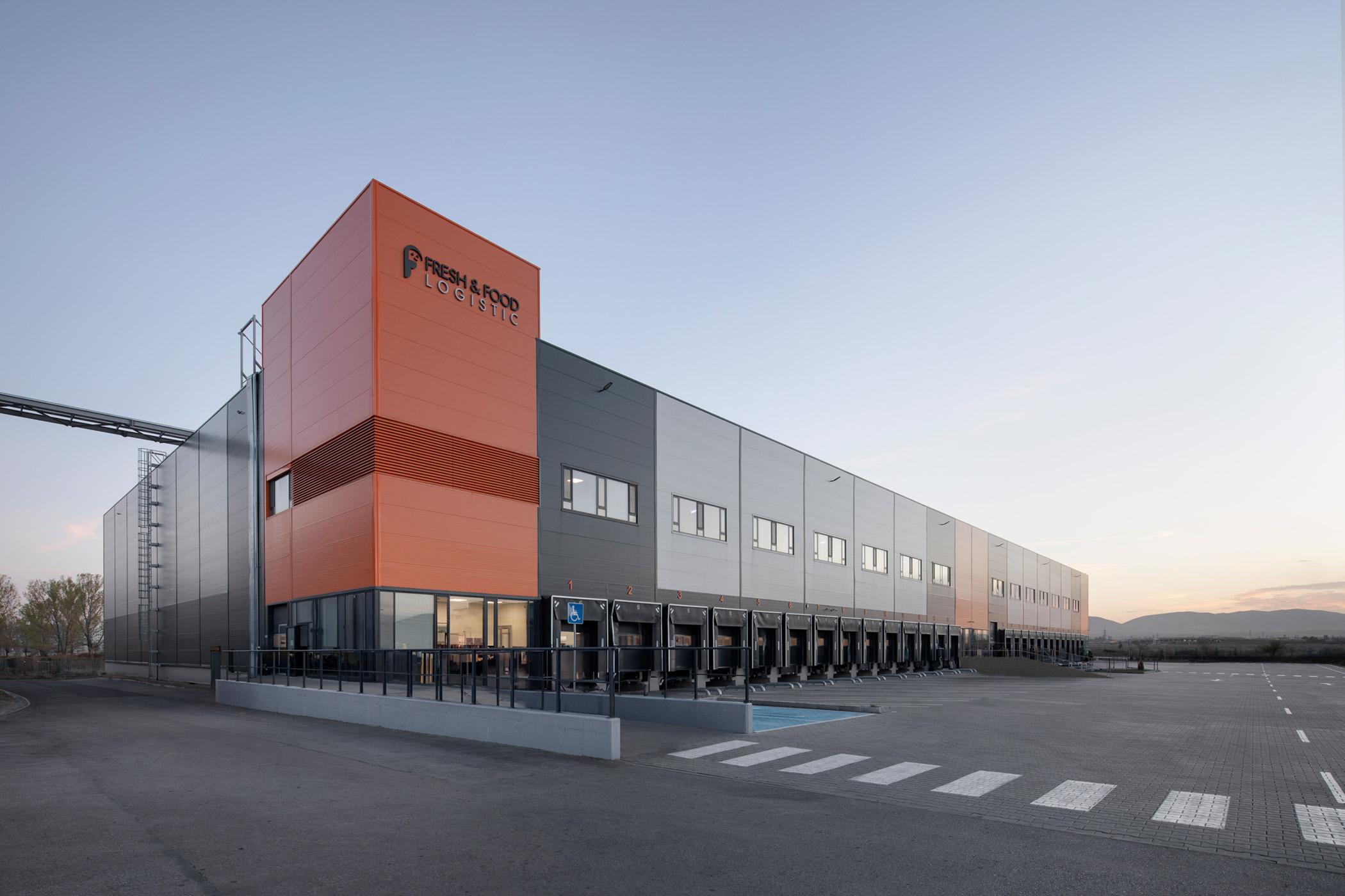 Fresh&Frozen Logistics and Warehouse by IPA - Architecture and more ...