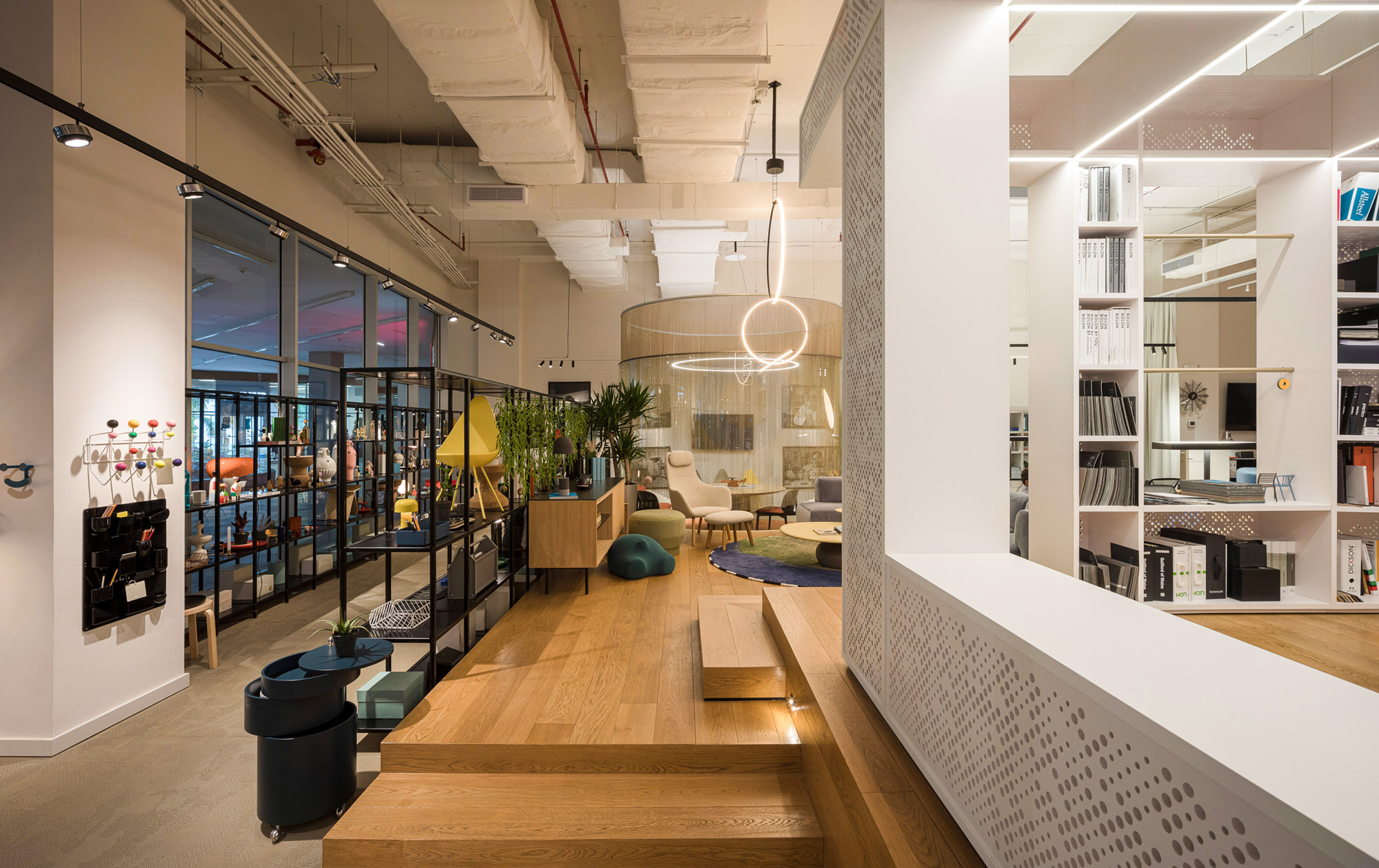 IHO Experience Center by Mallol - Architizer