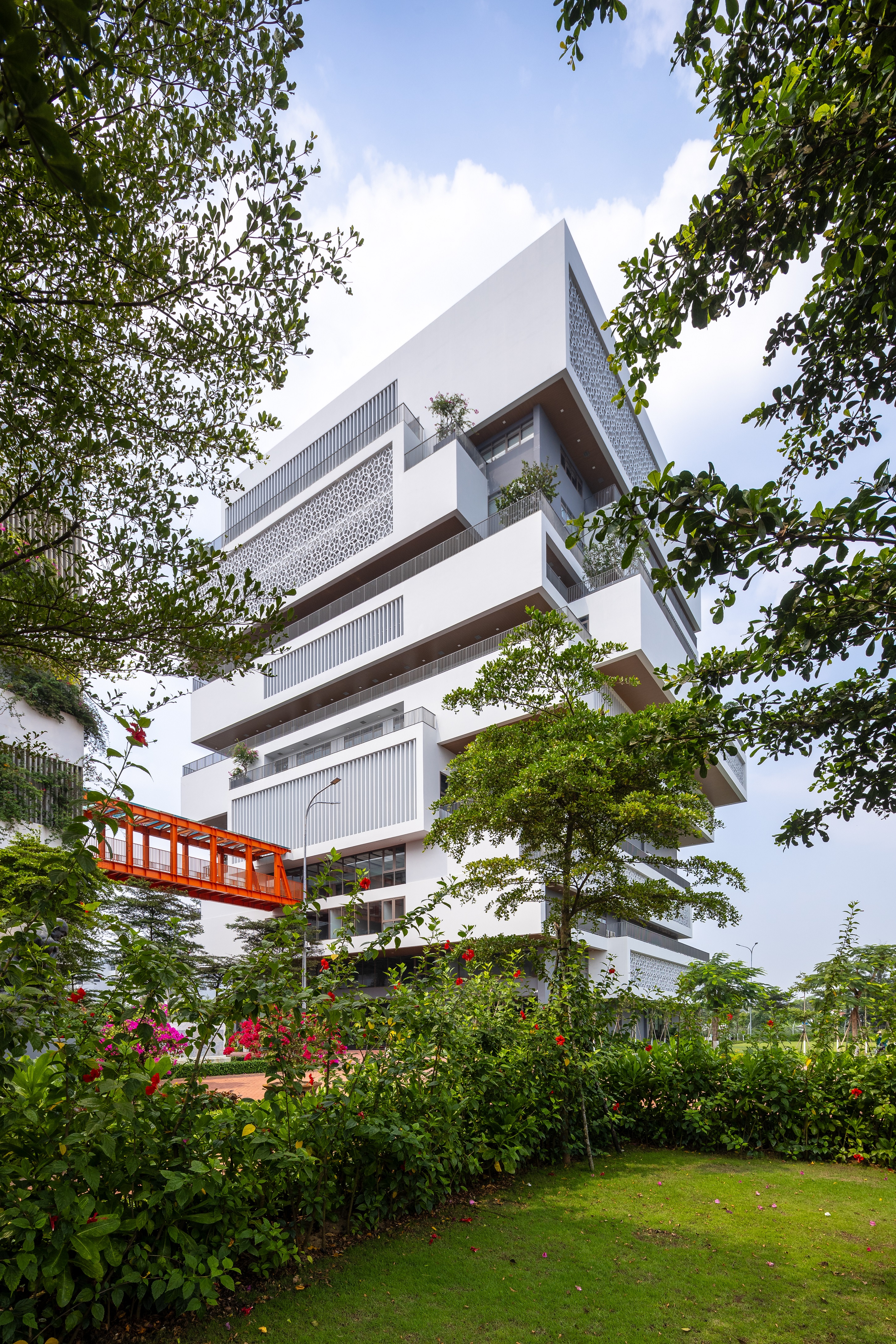 Alpha Building Headquarters – FPT University Da Nang by Huni ...