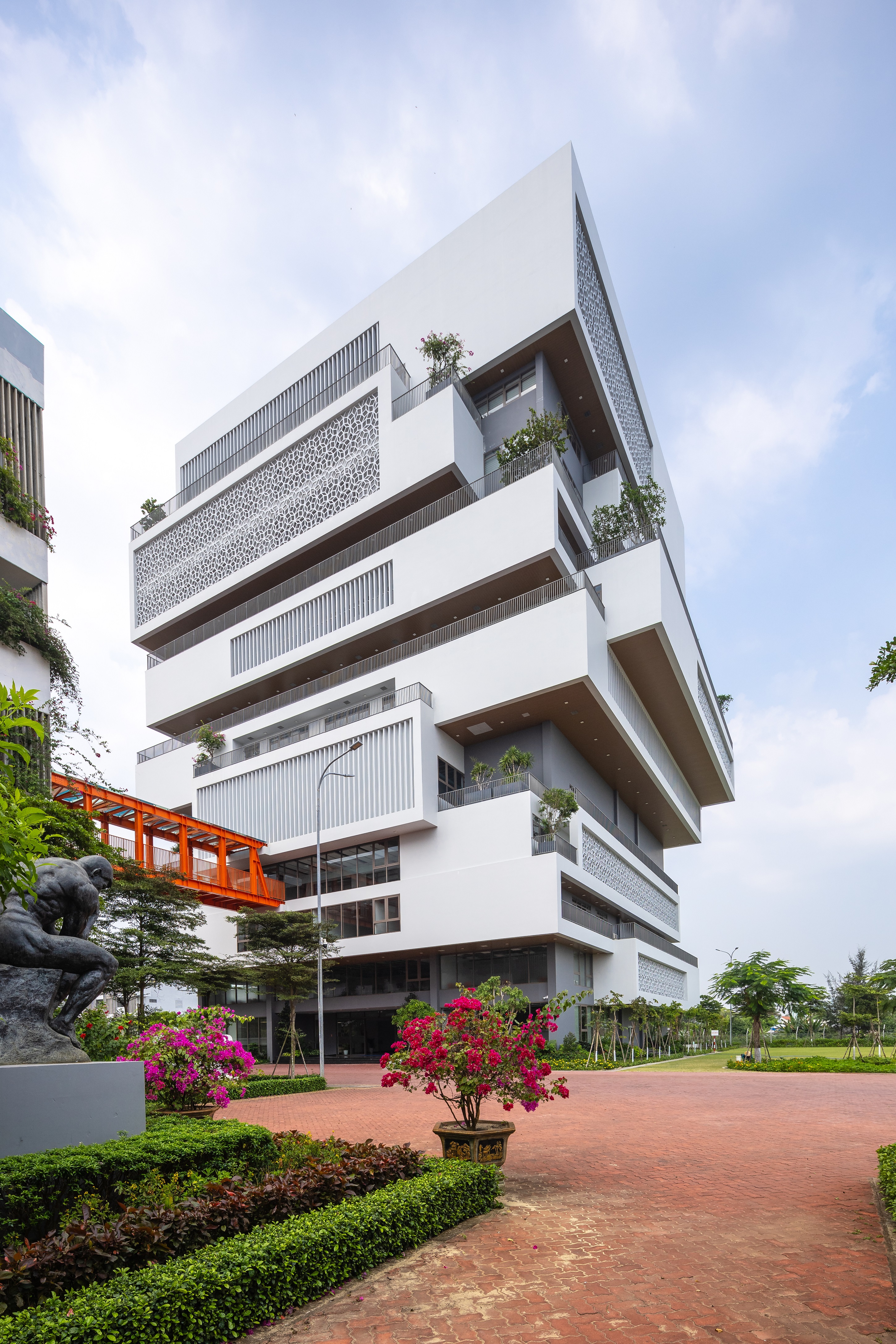 Alpha Building Headquarters – FPT University Da Nang by Huni ...