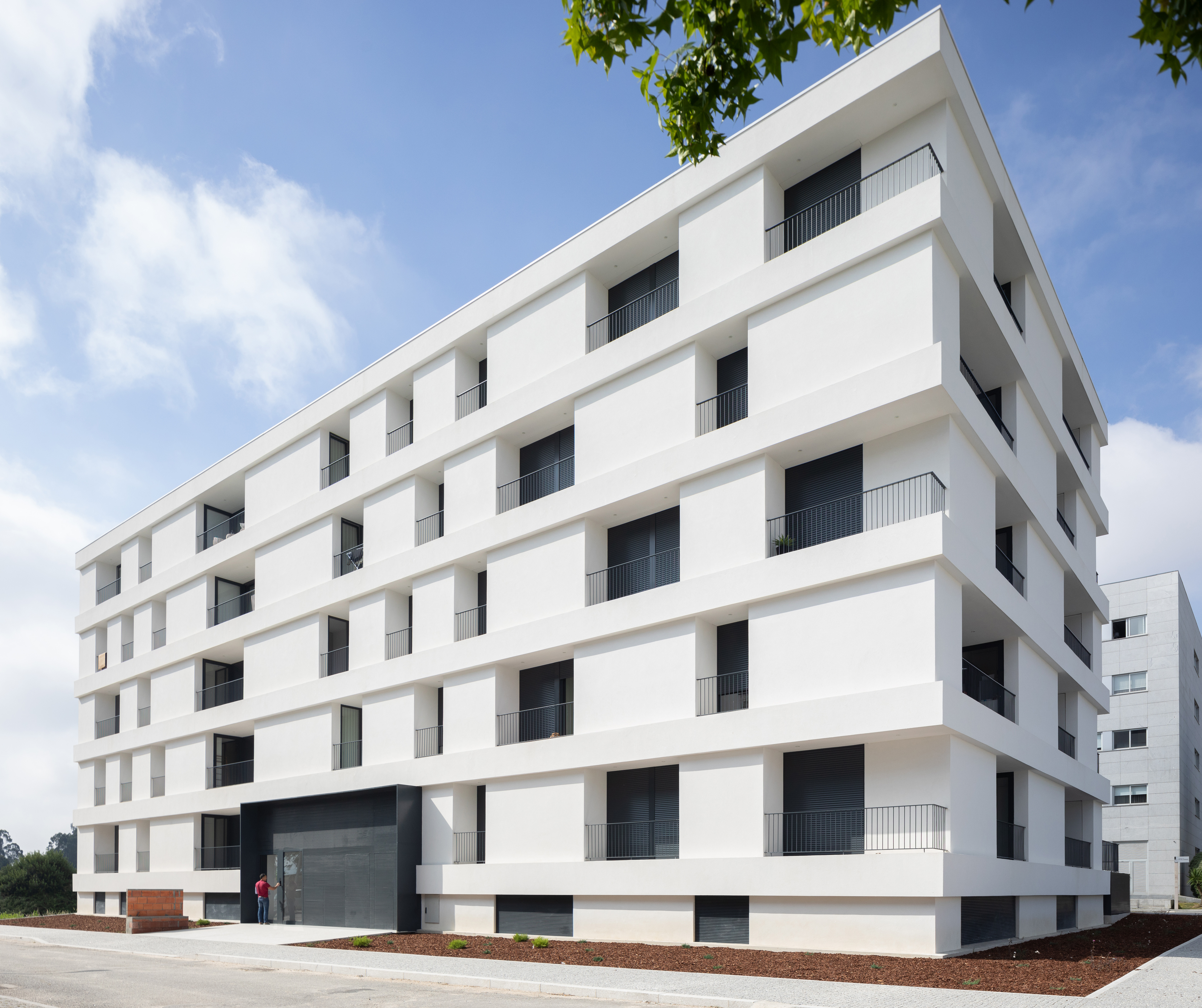 Collective Housing in Vereda Quinta da Cruz - Maia by PARADOXO ...